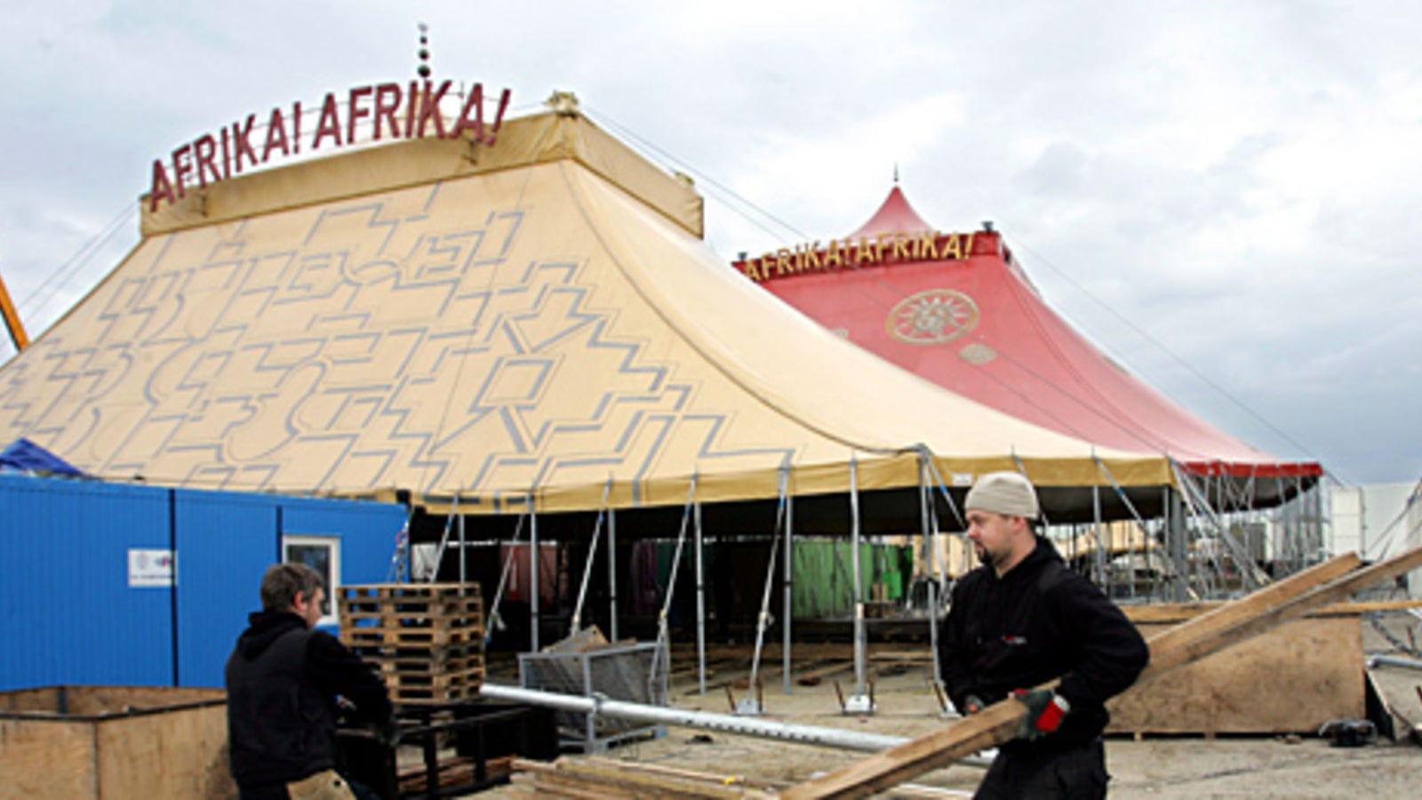 Die Zelte für die Show stehen - oe24.at