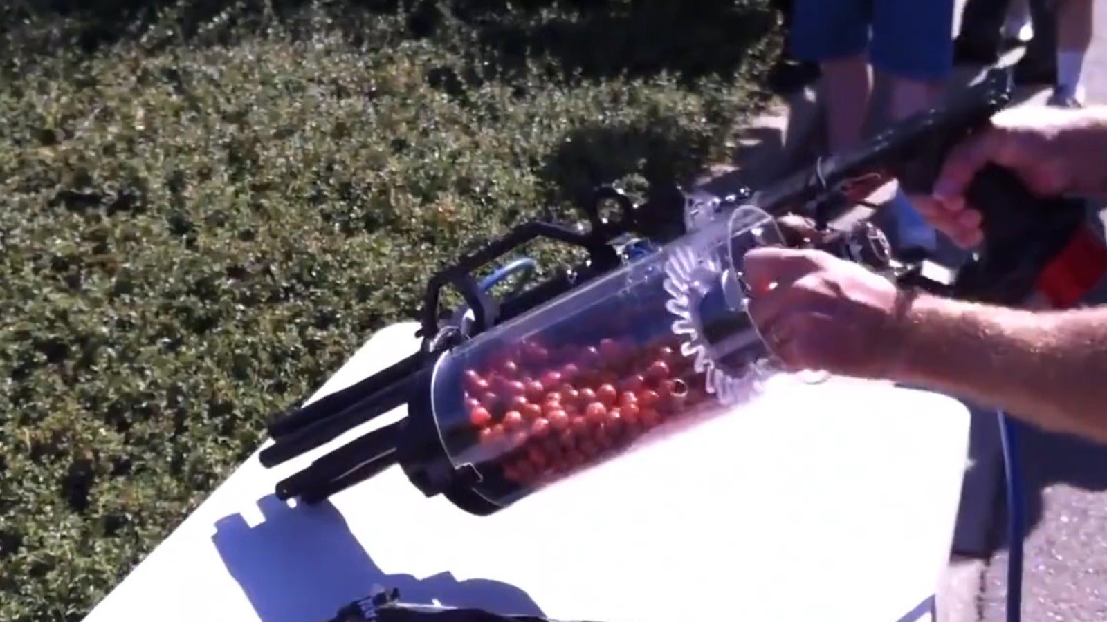 Die ultimative Paintball-Minigun - oe24.tv