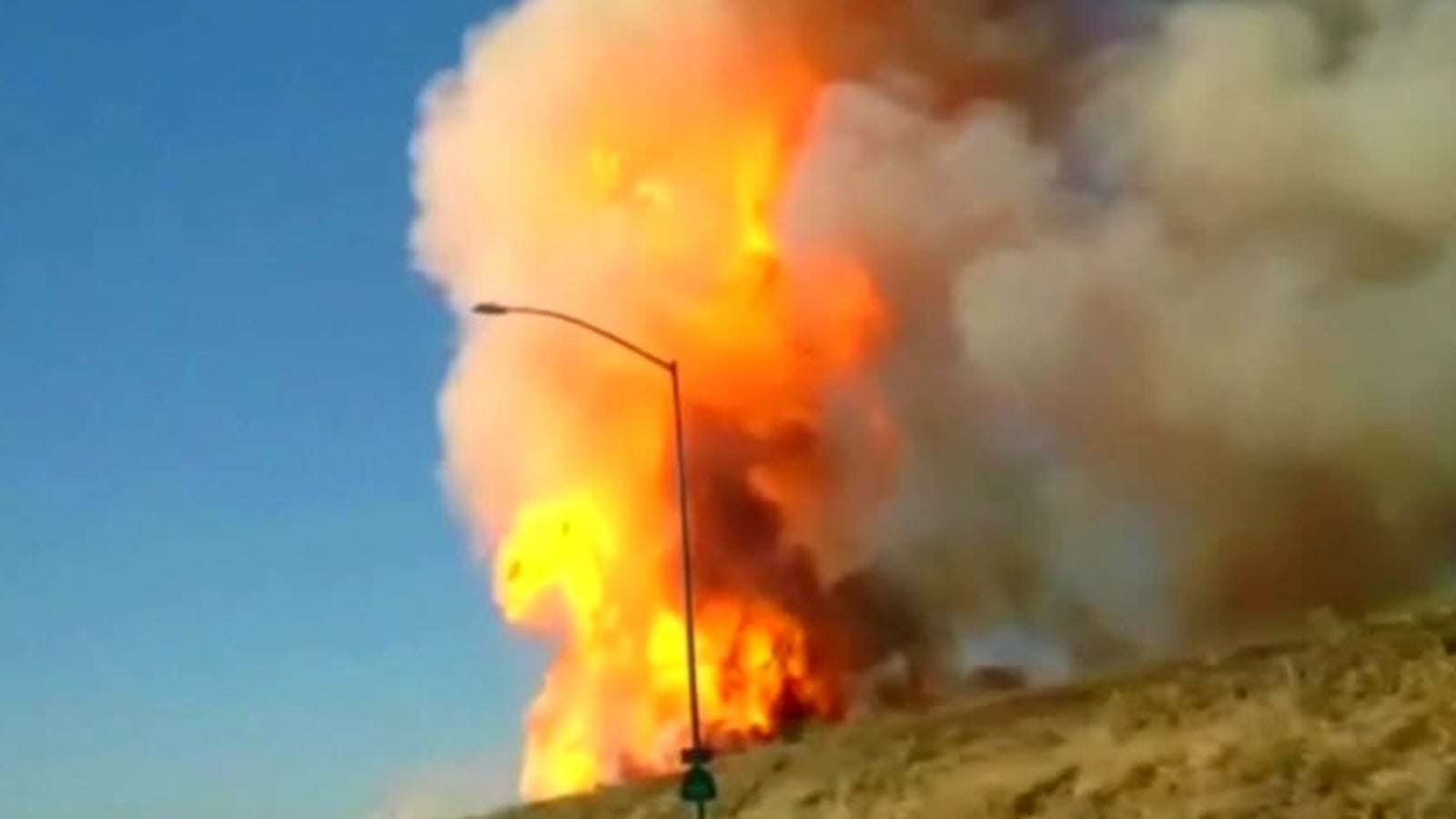 Kalifornien: Gas-Pipeline explodiert - oe24.tv