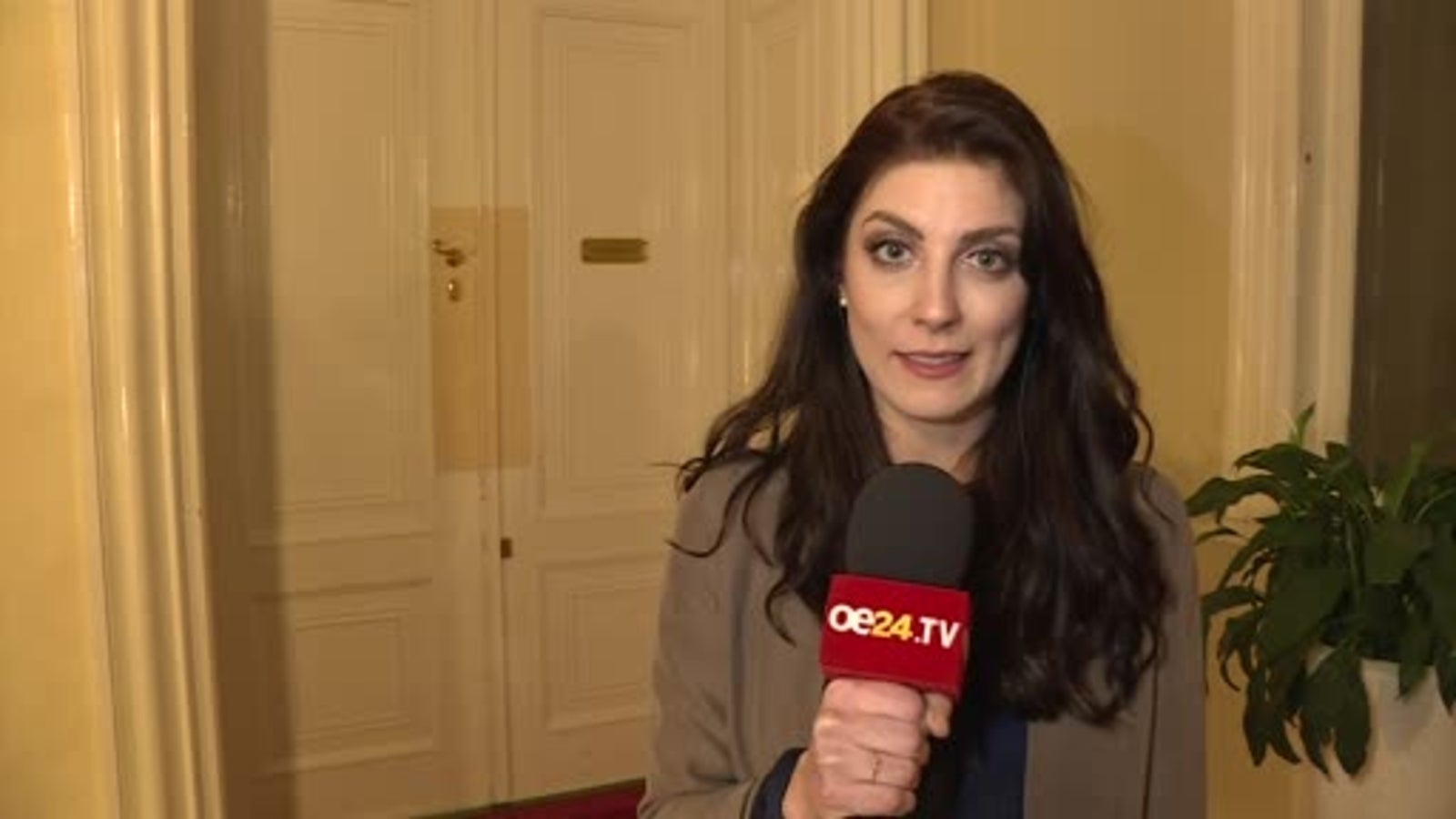 oe24.TV-Reporterin Juliane Nitschke über die Koalitions-Gespräche - oe24.tv