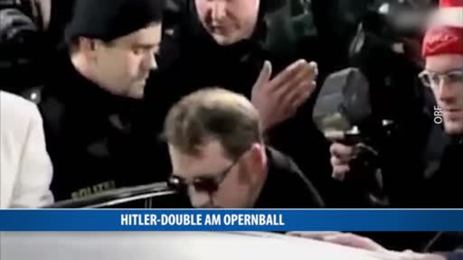 Hitler-Double am Opernball - oe24.tv