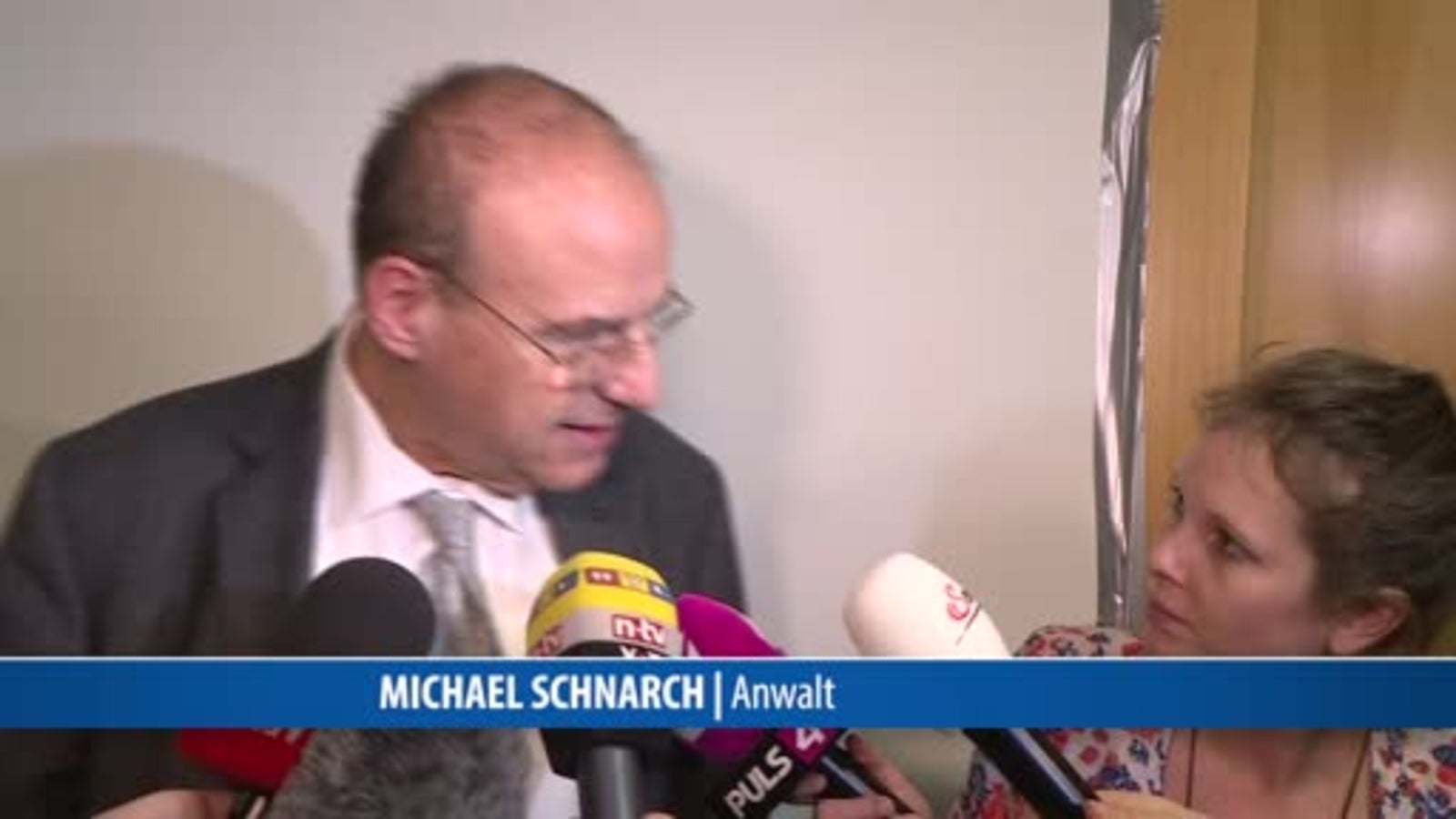 Interview mit Anwalt Schnarch - oe24.tv