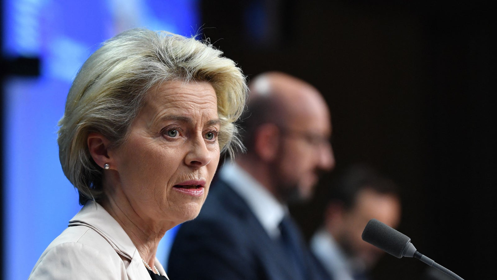 Von der Leyen und Borrell auf dem Weg nach Kiew - oe24.at