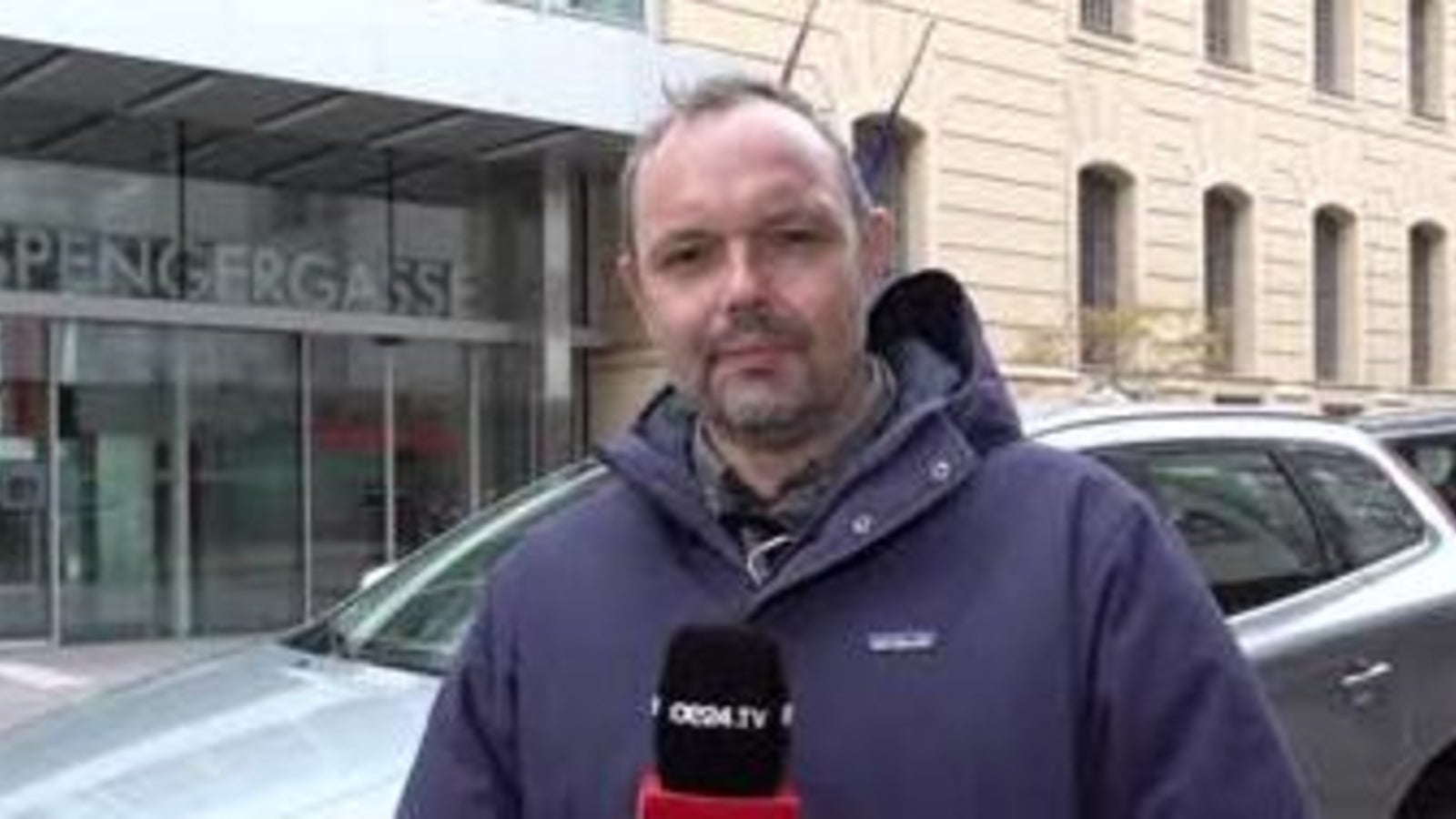 Großeinsatz in Wien: HTL Spengergasse evakuiert - oe24.tv