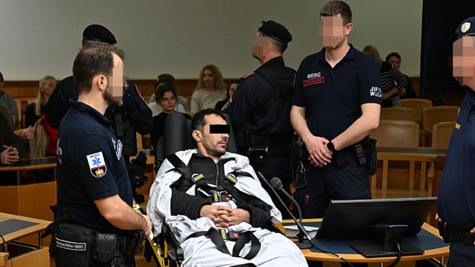 Syrer kam im Krankenbett zum Mordprozess - 20 Jahre Haft - oe24.at