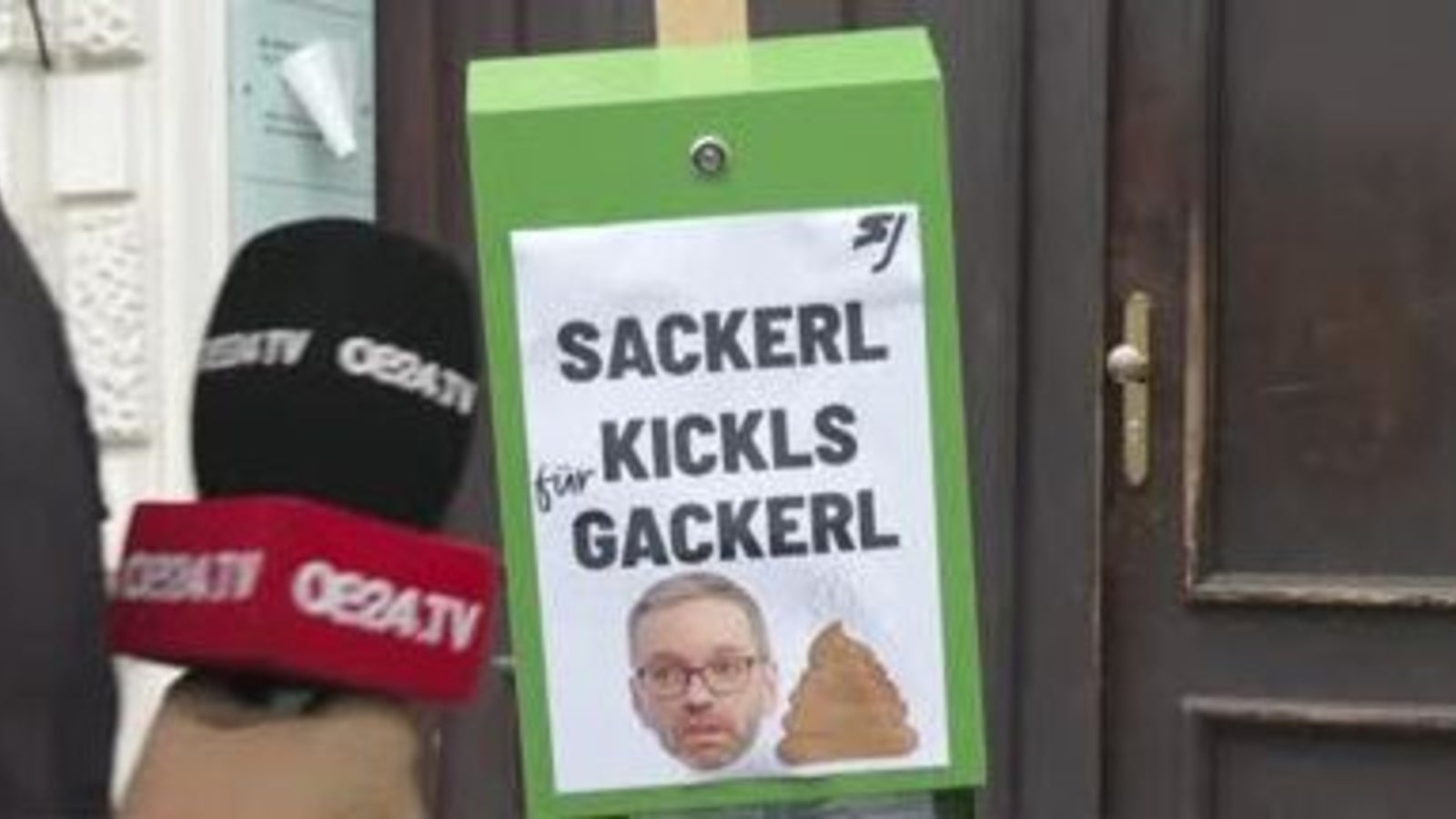 "Sackerl für Kickls Gackerl": Protest vor FPÖ-Zentrale - oe24.tv