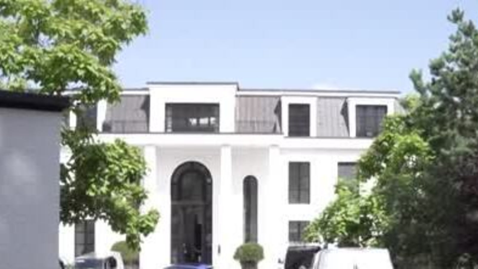 Innsbruck & Wien: Hausdurchsuchungen bei René Benko & Signa - oe24.tv