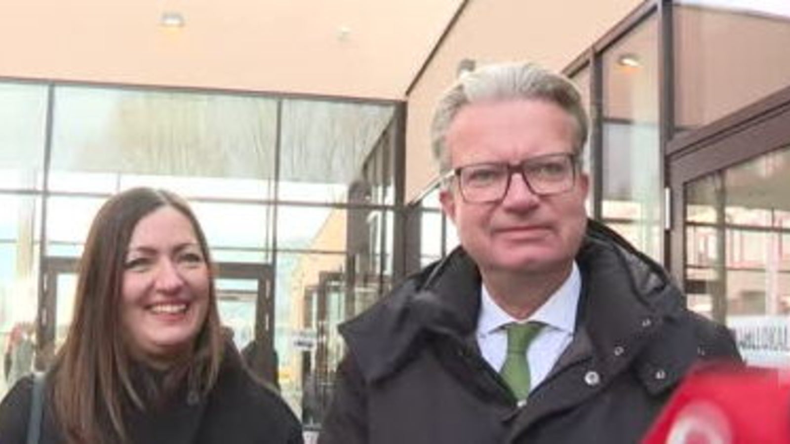 Christopher Drexler gibt gibt seine Stimme ab - oe24.tv