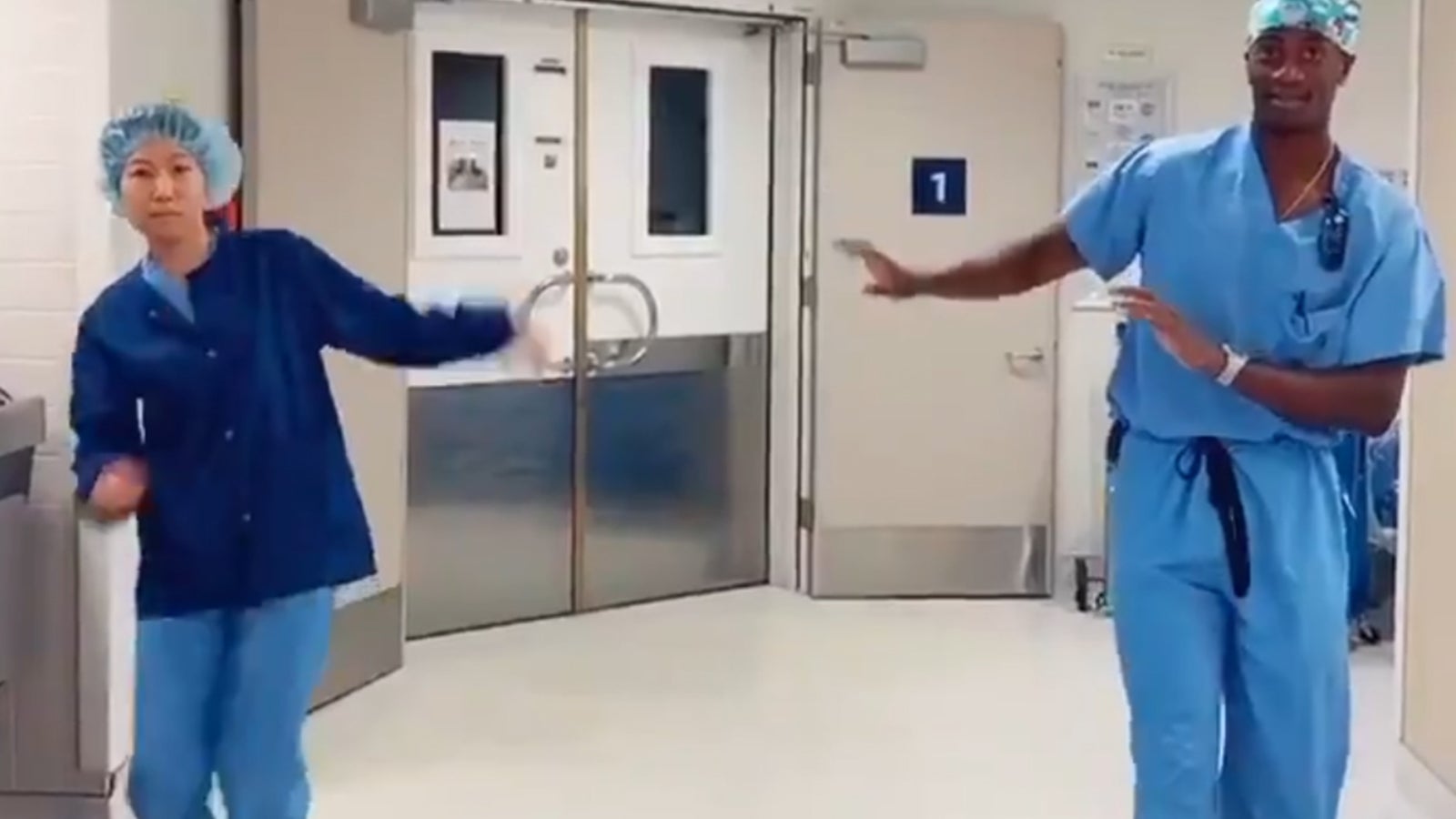 Der Tik Tok Doc hellt die Stimmung in der Corona-Krise auf - madonna24.at