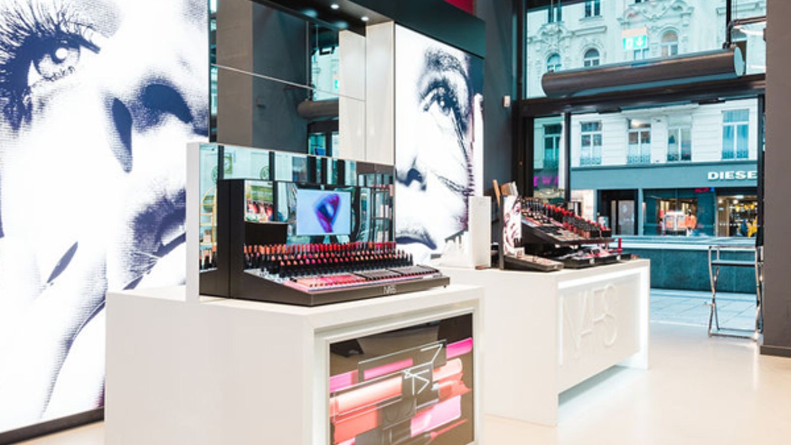 Douglas-Store im neuen Look - madonna24.at