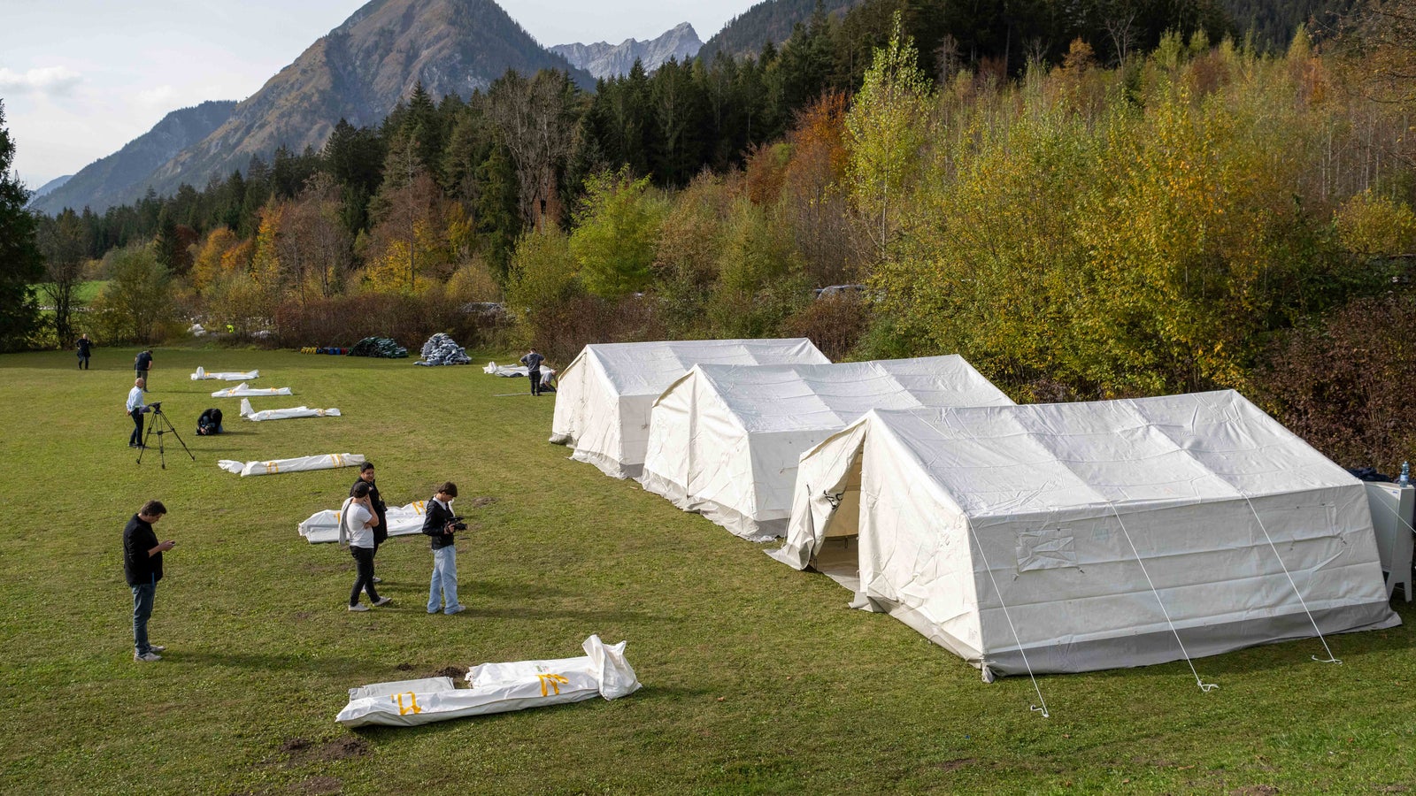 Flüchtlings-Zelte: Streit um den Tiroler Wut-Bescheid - Politik-Live