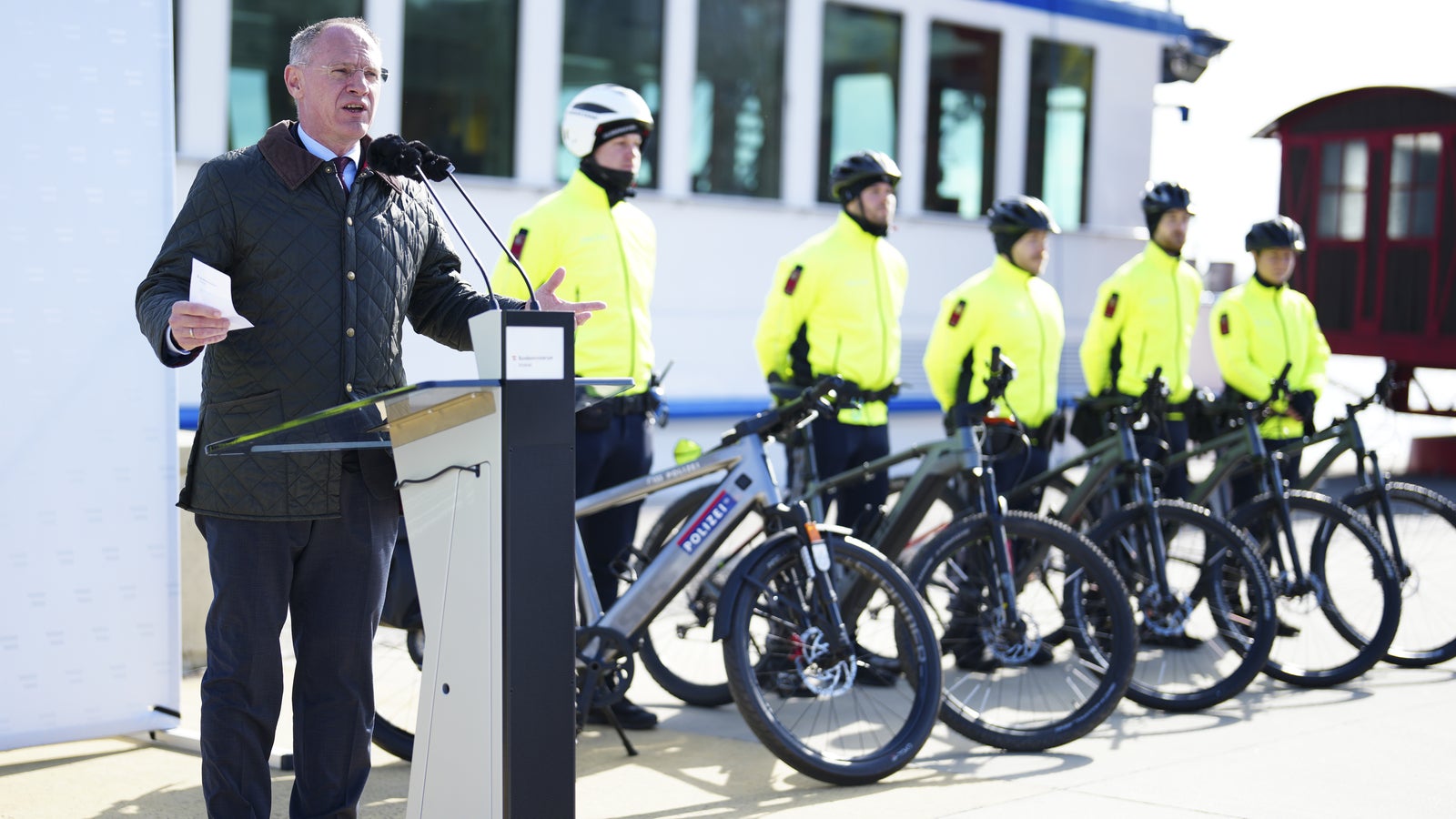 Innenminister Karner will 350 Fahrradpolizisten in ganz Österreich ...