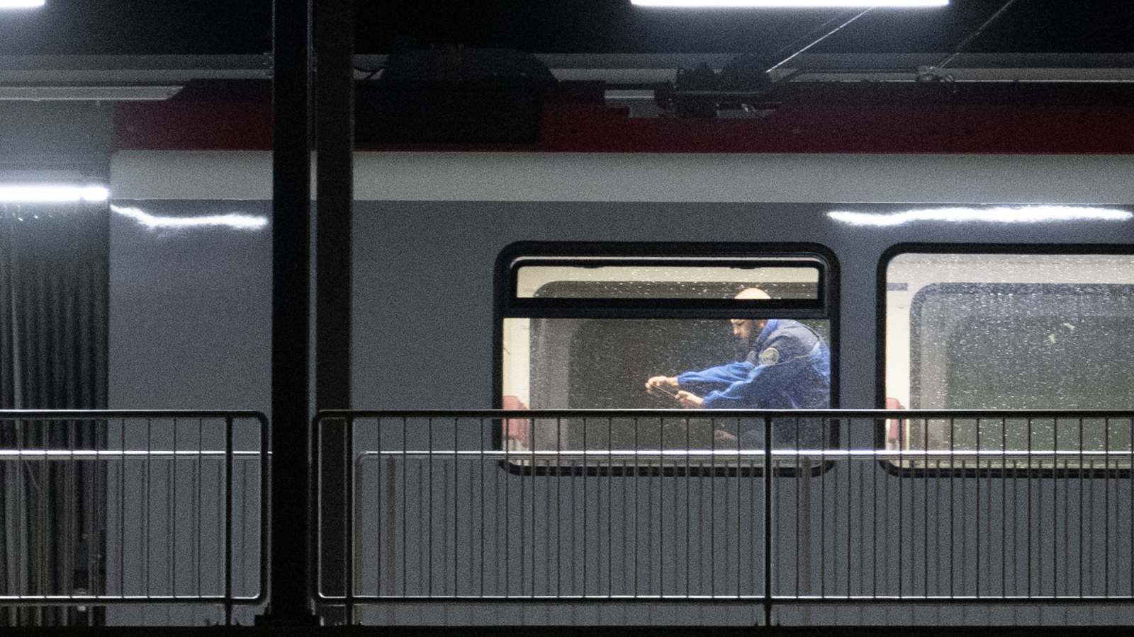 Geiselnahme in Schweizer Zug - Täter erschossen - oe24.at