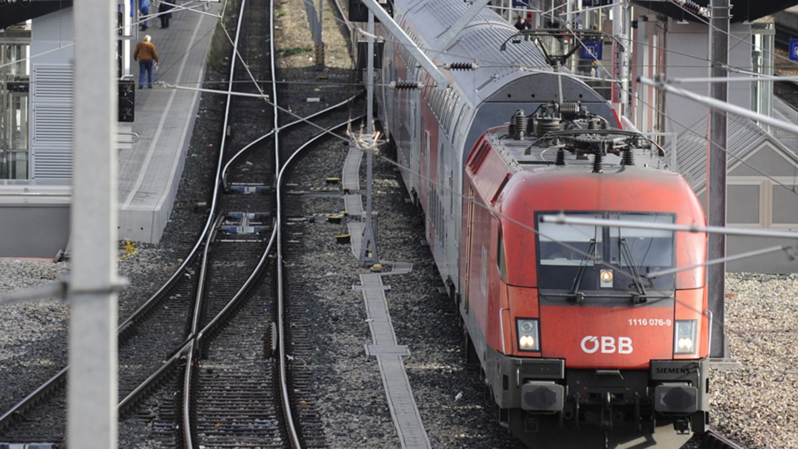 Zugverkehr lahmgelegt: Chaos am Bahnhof Meidling - oe24.at