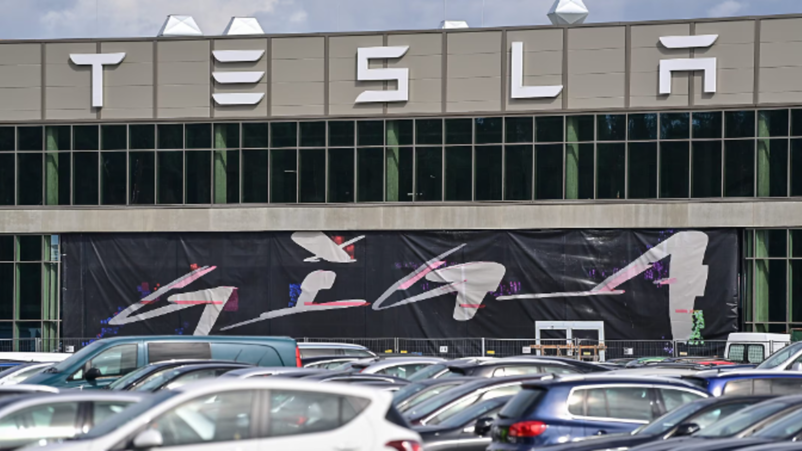 Linksextreme bekennen sich zu Anschlag auf Tesla-Werk - oe24.at Linksextreme bekennen sich zu Anschlag auf Tesla-Werk - oe24.at