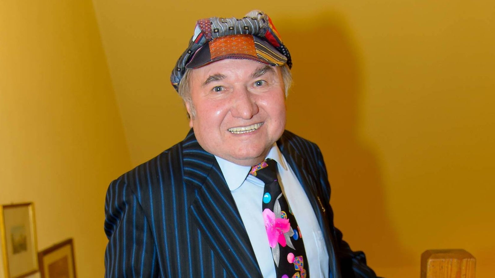 Austro-Society trauert um Promi-Schneider Peppino Teuschler - stars24