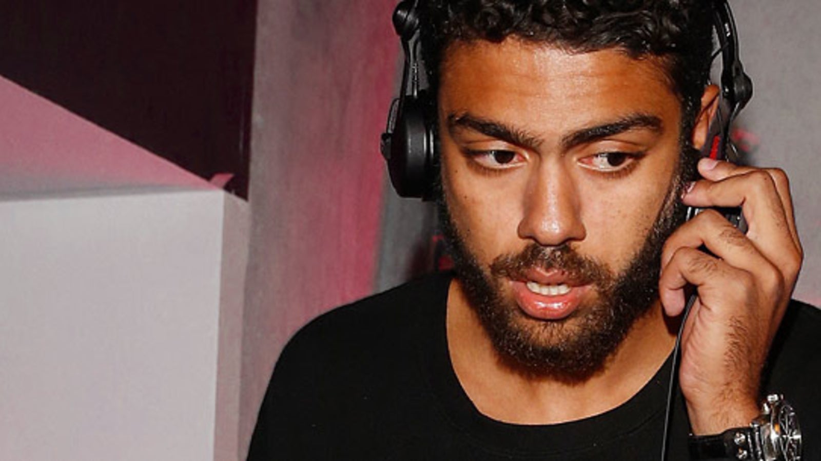 Noah Becker zickte bei Wien-Auftritt - stars24