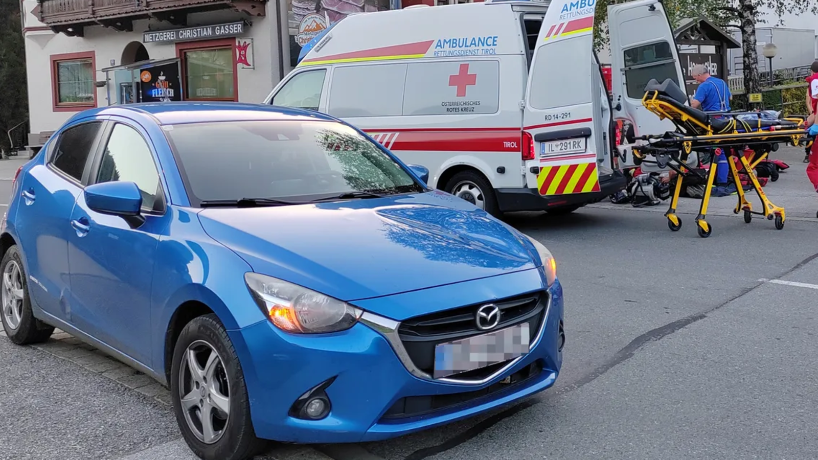 Mädchen (7) von Auto erfasst und schwer verletzt - oe24.at