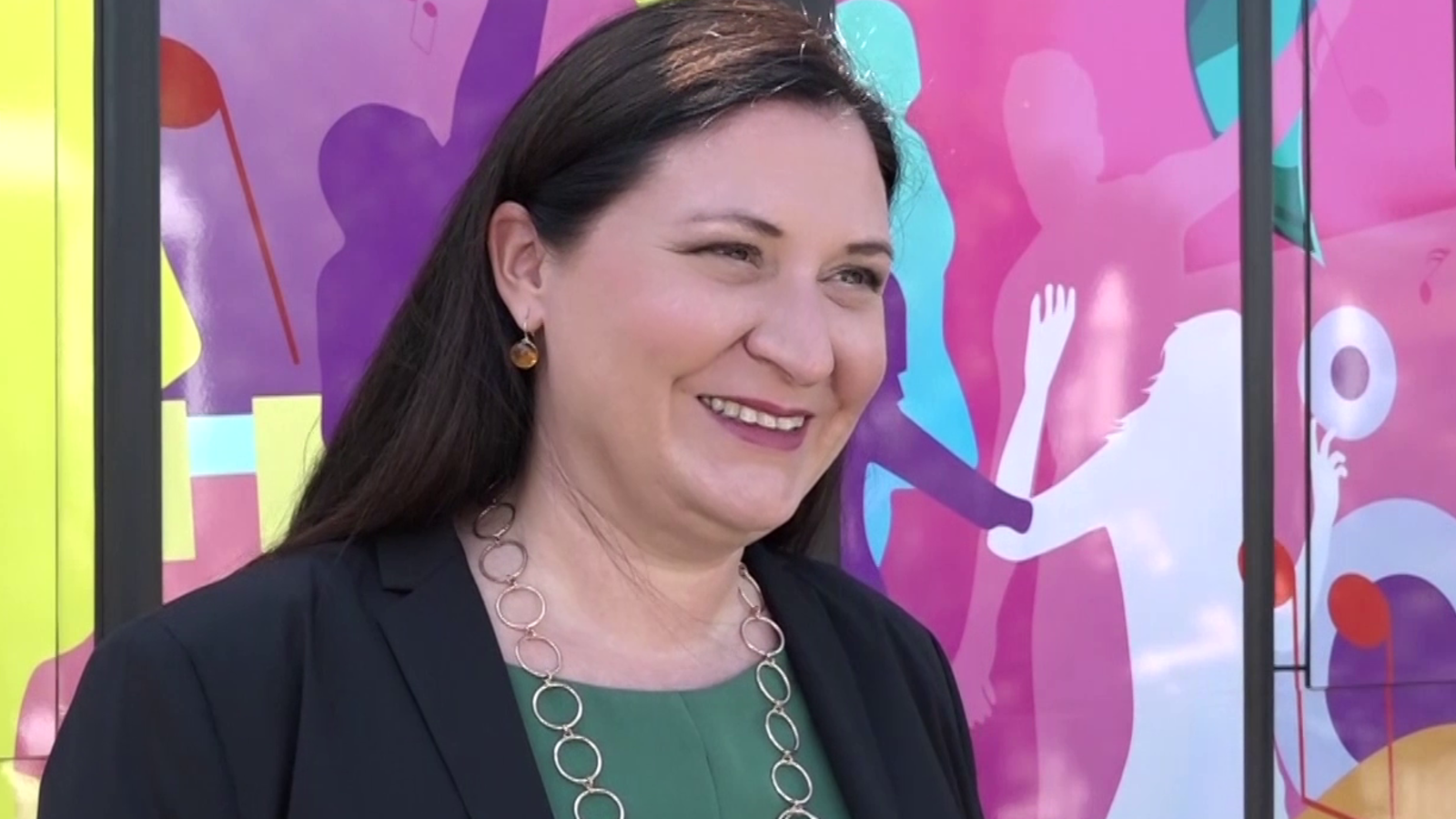 Tourbus: Barbara Novak zum Donauinselfest 2021 - oe24.tv