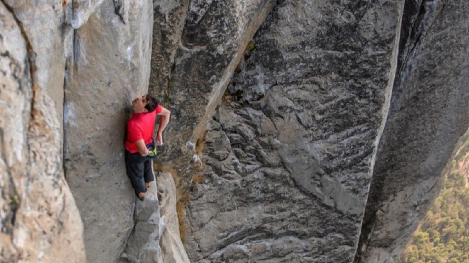 Kletterer erklimmt ohne Schutzausrüstung höchsten Berg im Yosemite ...