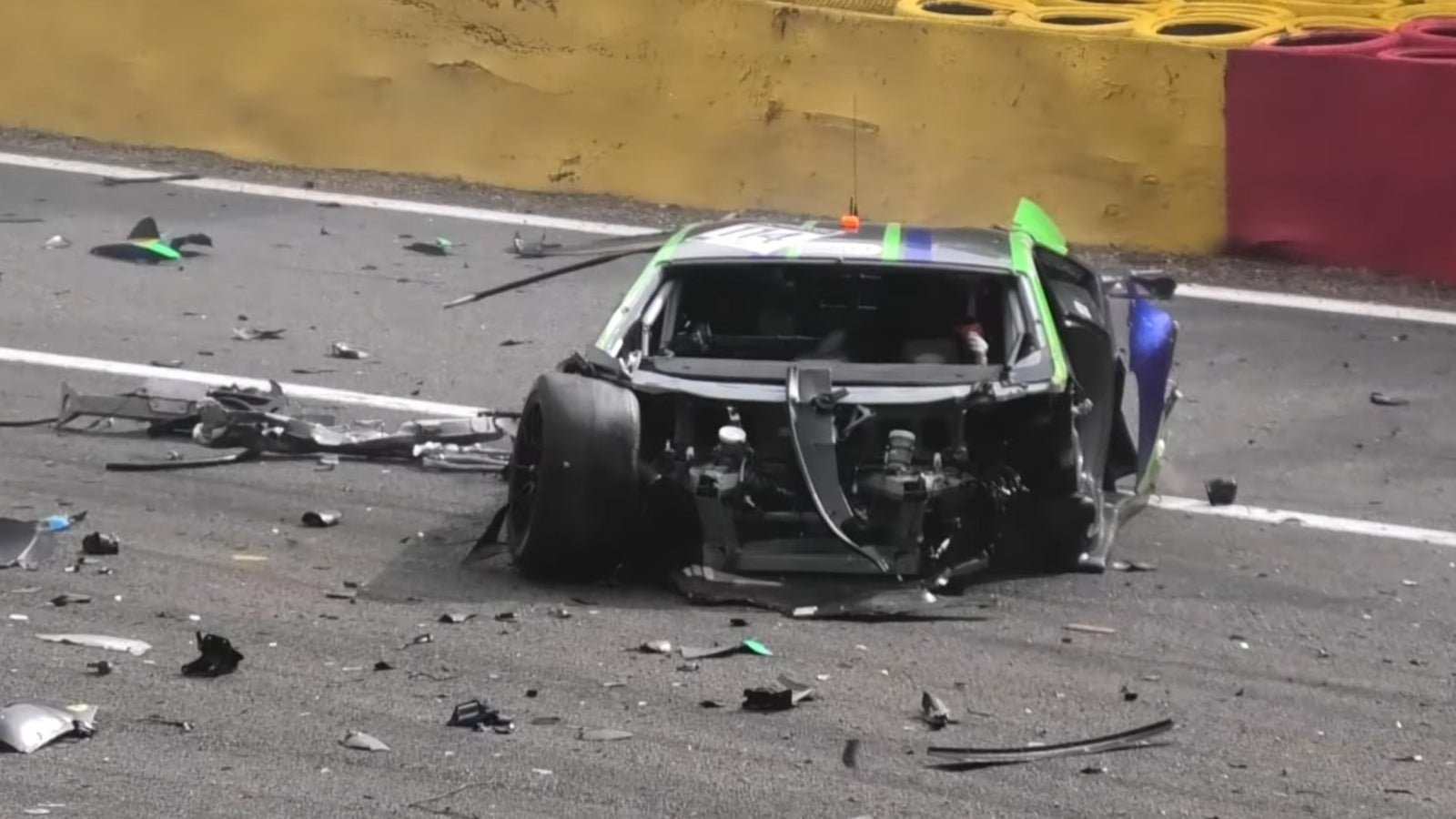 Horror-Crash bei 24h-Rennen in Spa - sport24.at