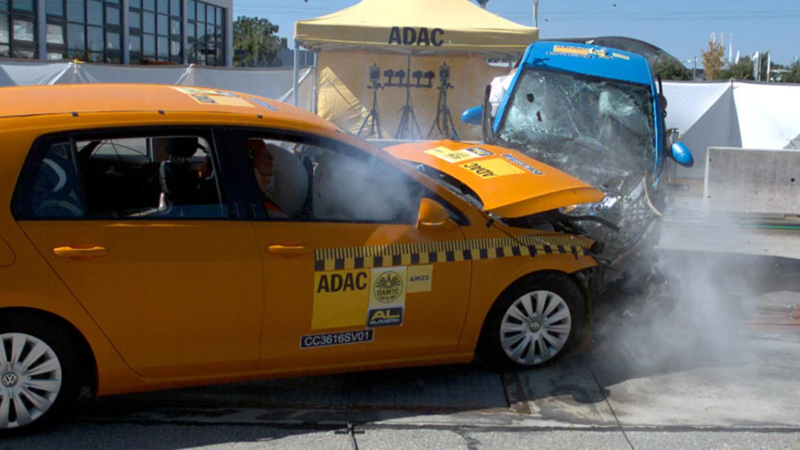 Kleine Autos bei Unfall klar im Nachteil - oe24.at