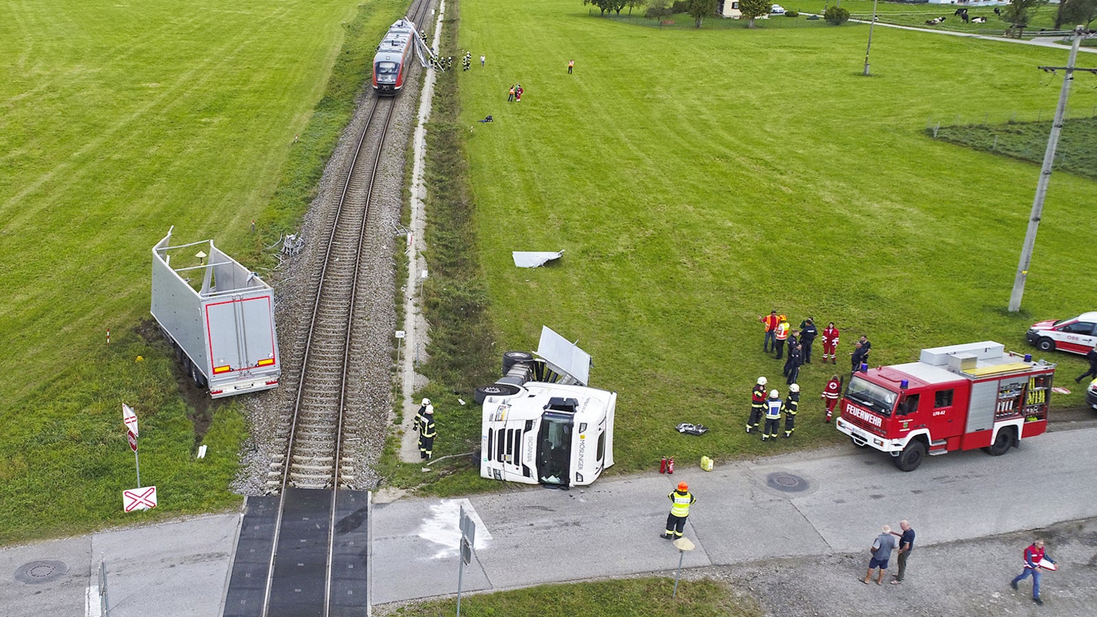 Lkw bei Unfall mit Zug 'geköpft' - oe24.at