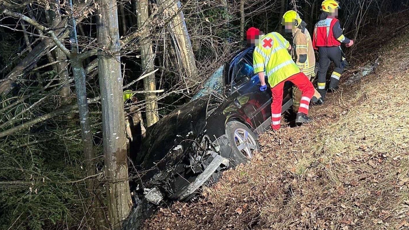 Crash bei Probefahrt: Drama um vier junge Männer - oe24.at