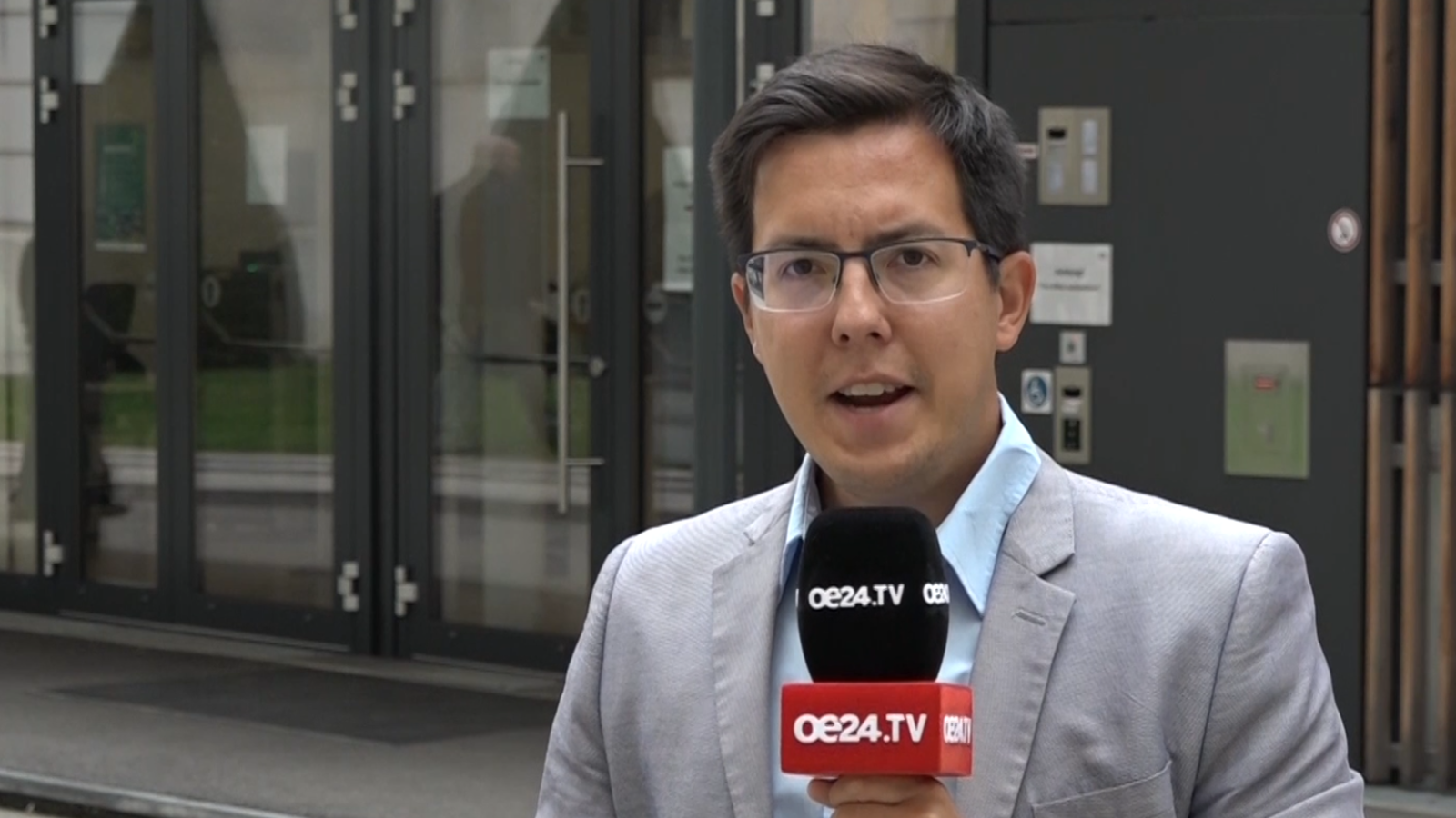 U-Ausschuss beschließt polizeiliche Vorführung von Thomas Schmid - oe24.tv