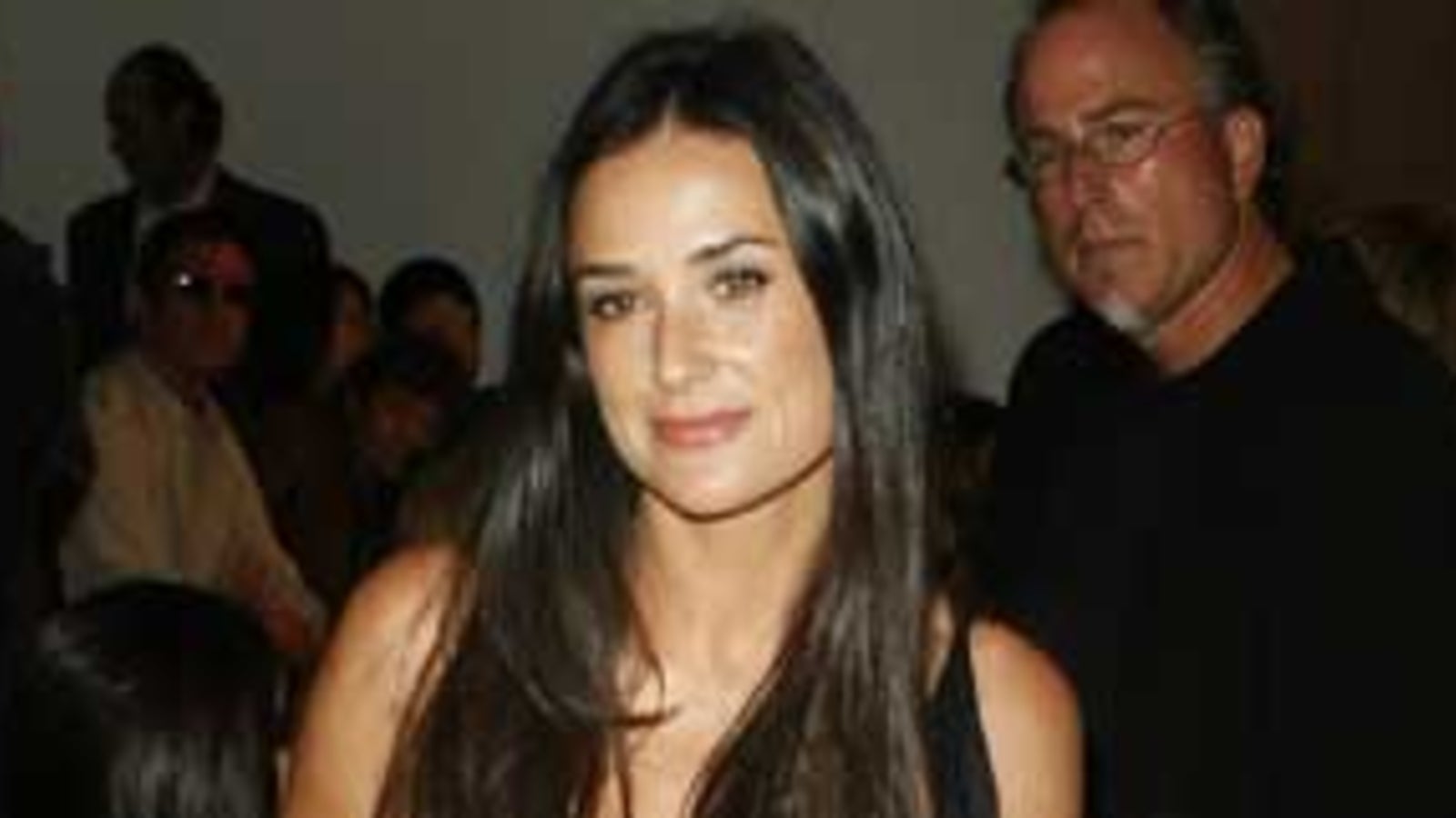 Demi Moore gab 326.000 Euro für Schönheits-OPs aus - stars24