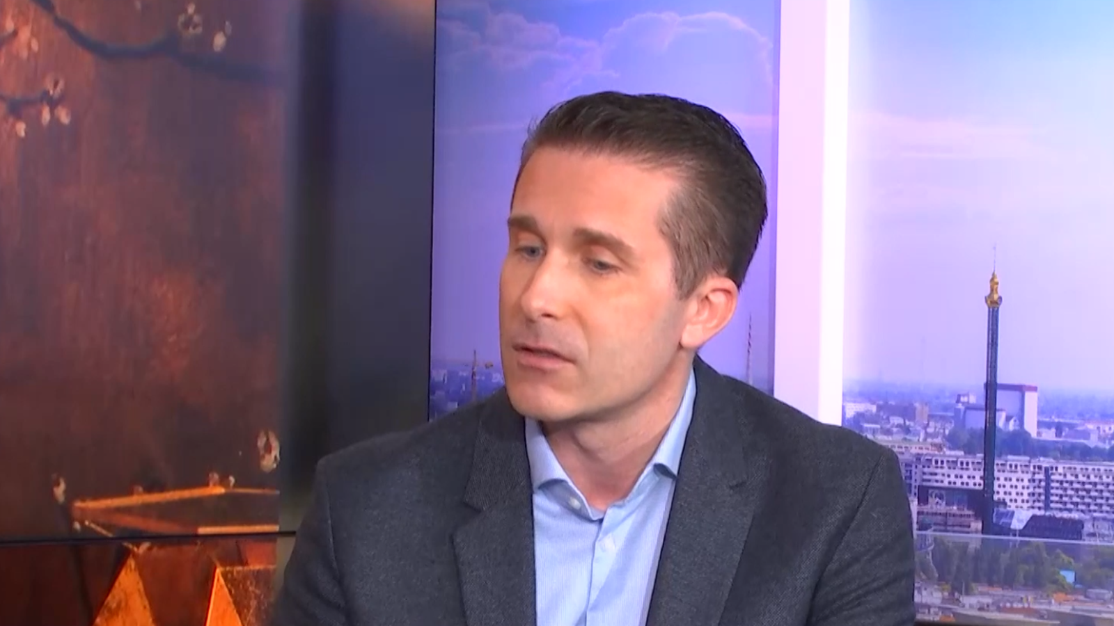 Dozent Dr. Matiasek zum Opernball 2024 - oe24.tv