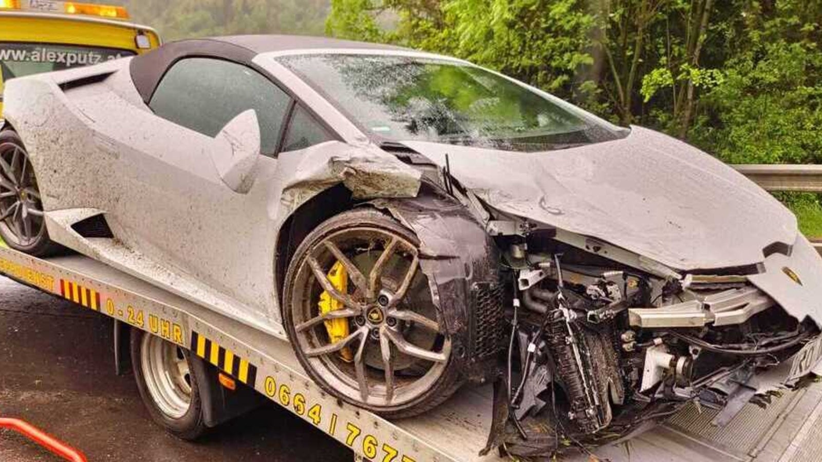 Lamborghini bei Crash in Oberösterreich geschrottet - oe24.at