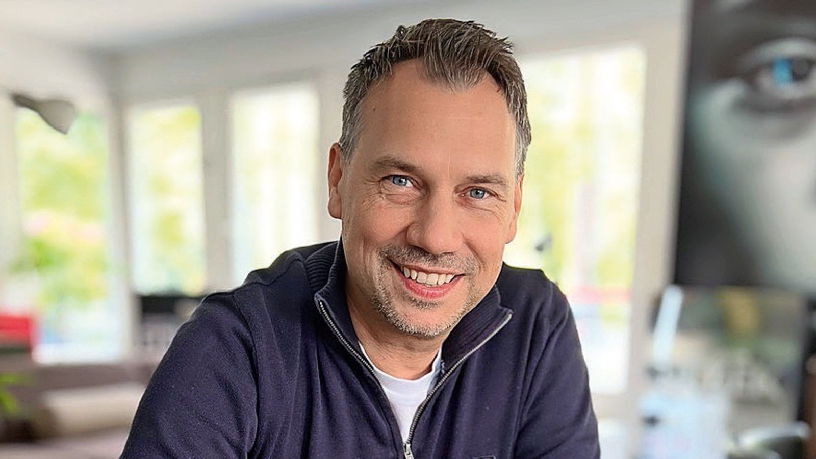 Sebastian Fitzek rockt die Stadthalle mit "Größter Thriller Tour der ...