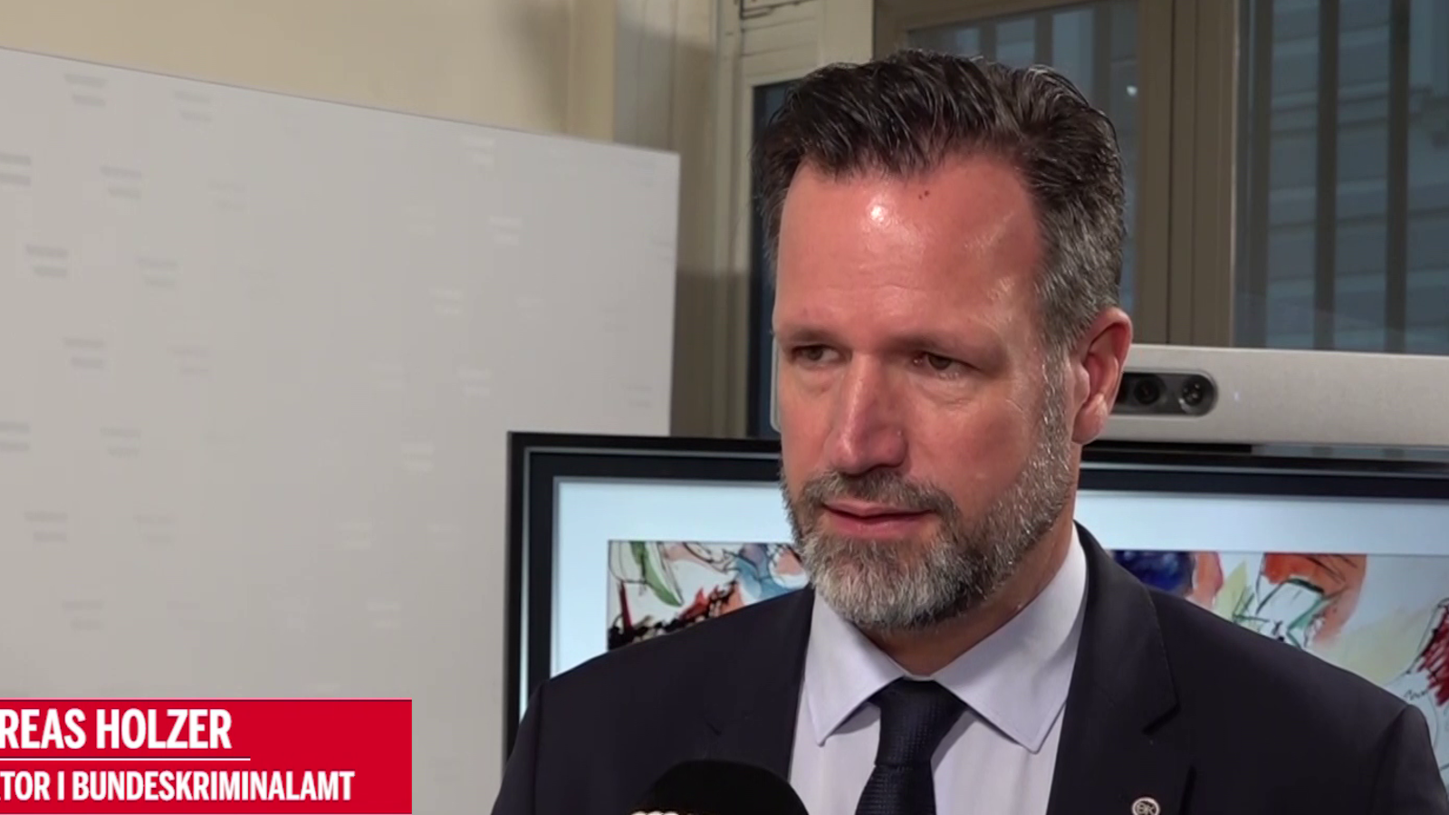 Ermittlungserfolg gegen Call-Center in Indien: Interview mit Andreas Holzer - oe24.tv