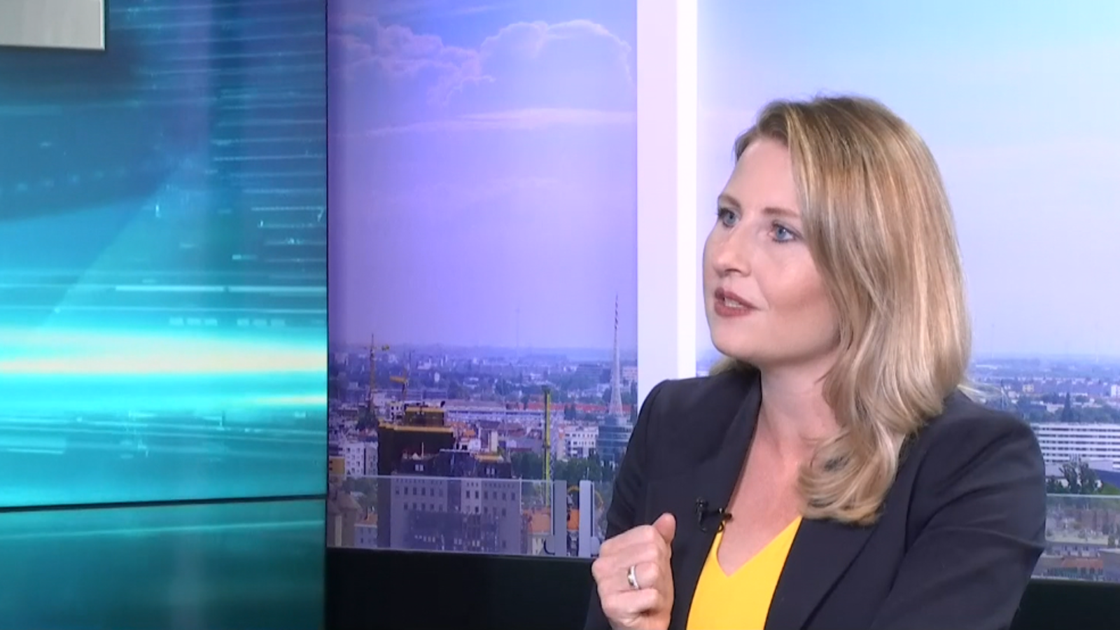 Fellner! LIVE: Susanne Raab im Interview - oe24.tv