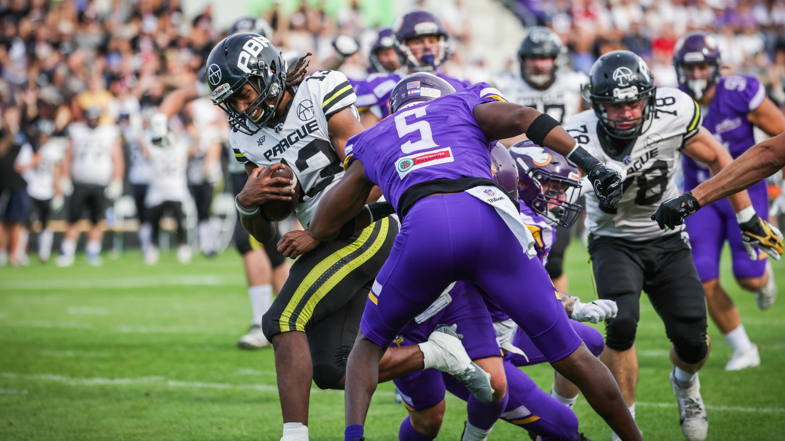 20:14 - Prag Black Panthers holen erstmals Austrian Bowl gegen Vienna ...