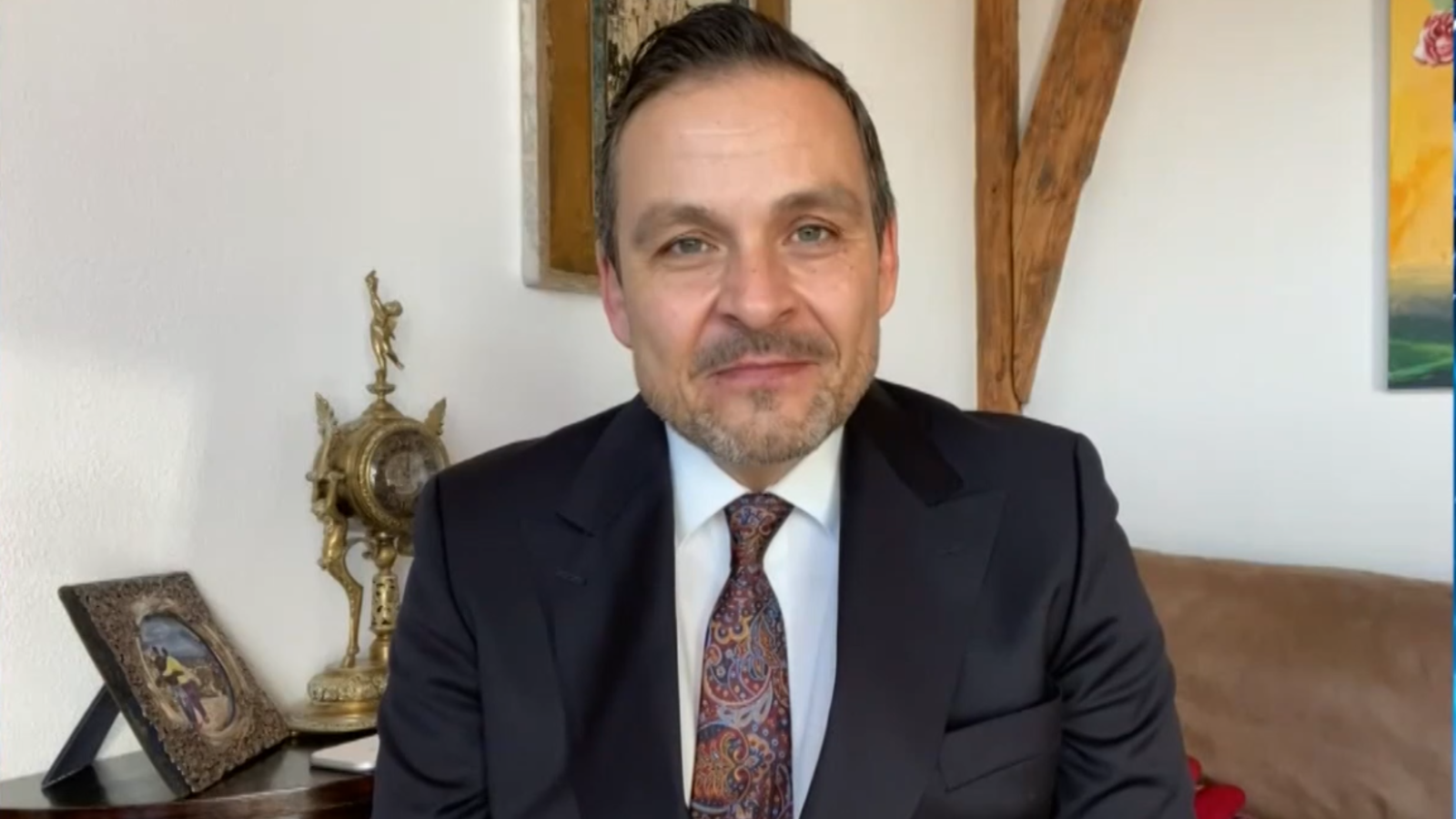 Gerald Grosz | Jetzt auch Anti-Rechts-Demo in Österreich - oe24.tv