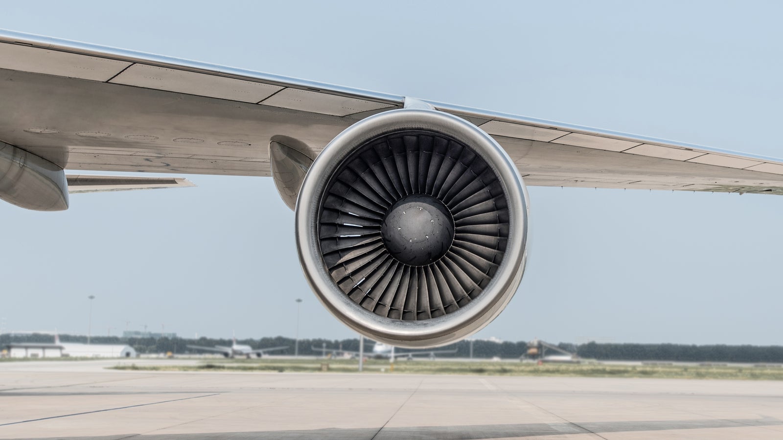 Frau in Triebwerk von Jet gezogen: Airline bekommt nur Mini-Strafe ...