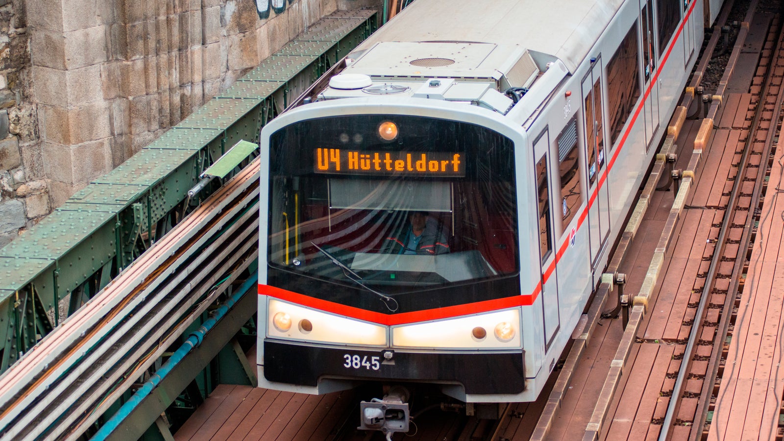 U-Bahn-Chaos in Wien: Tausende Menschen müssen warten - oe24.at