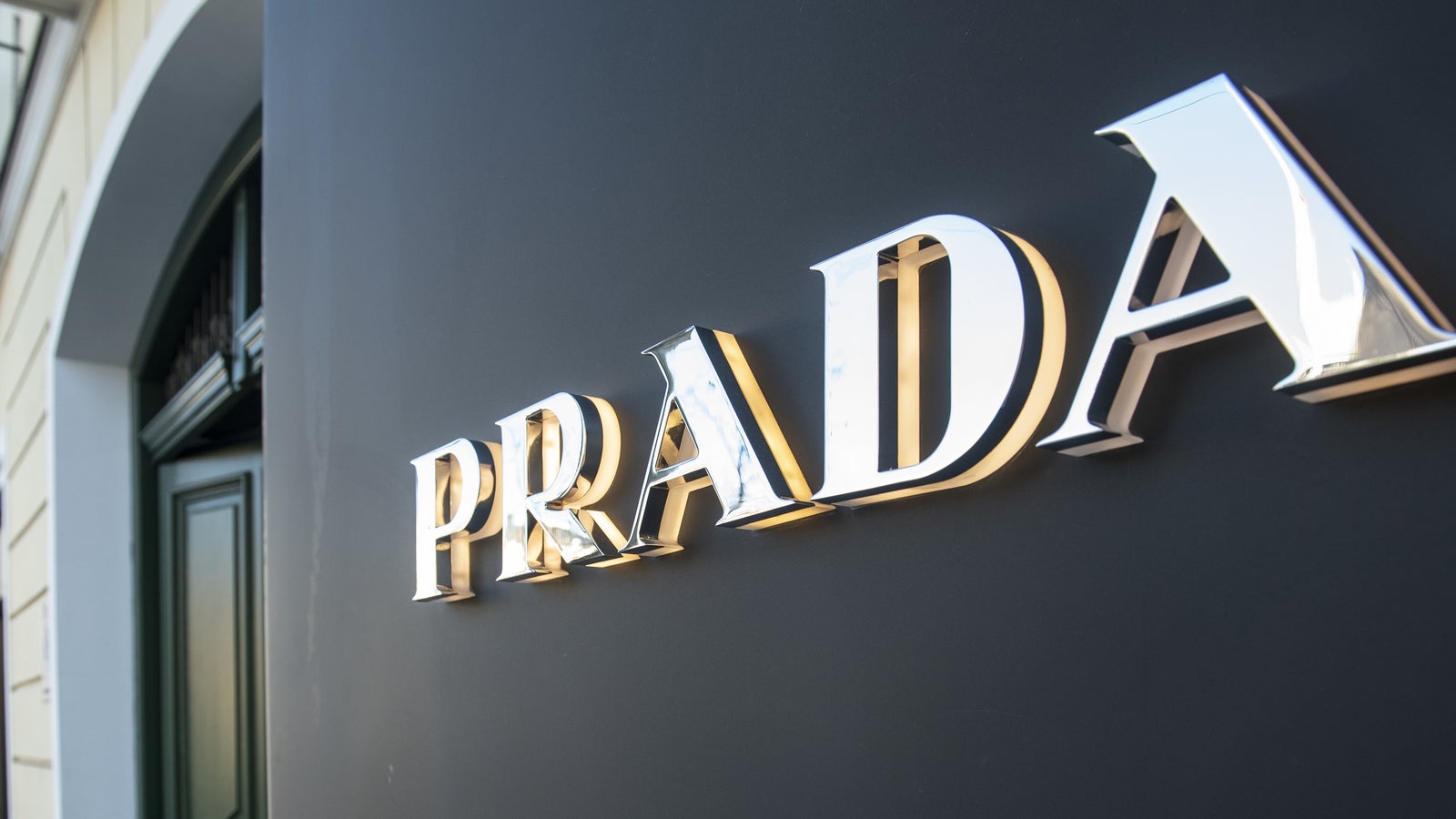 Chanel-Besitzer an Übernahme von Prada interessiert - oe24.tv