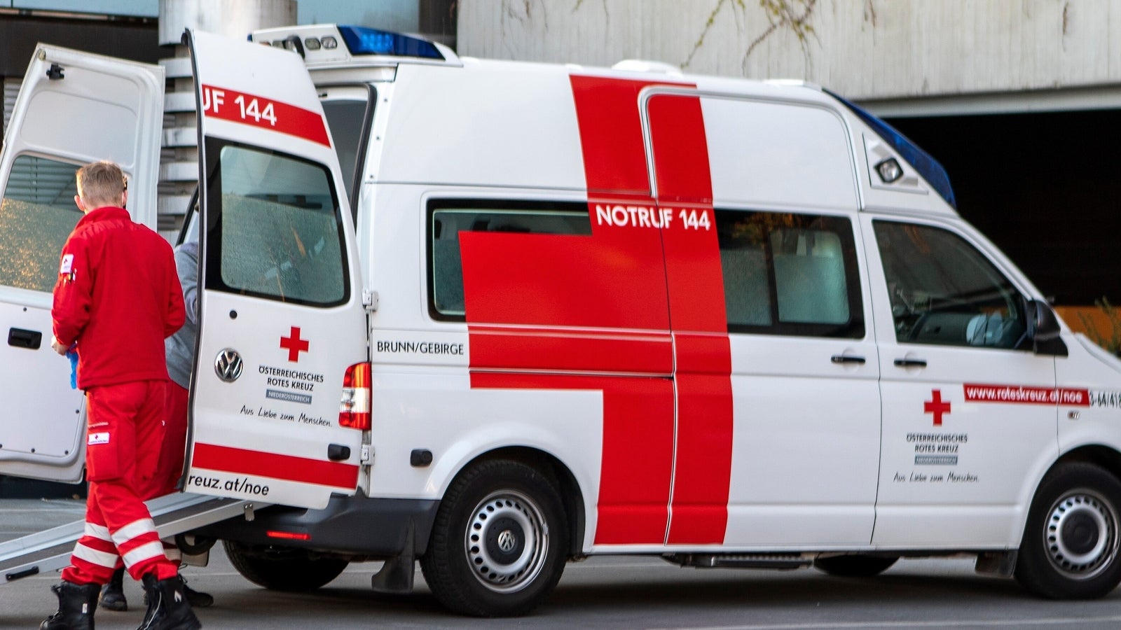 Bauarbeiter (57) von Lkw-Laderampe erschlagen - oe24.at