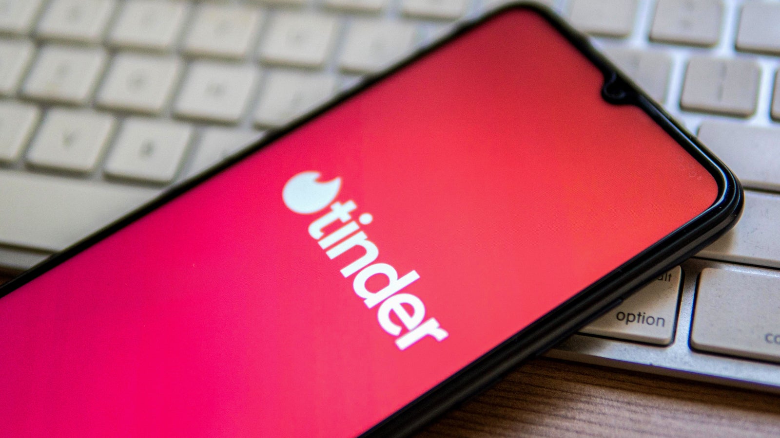 Tinder bietet jetzt Abo für 500 Dollar im Monat an - oe24.at