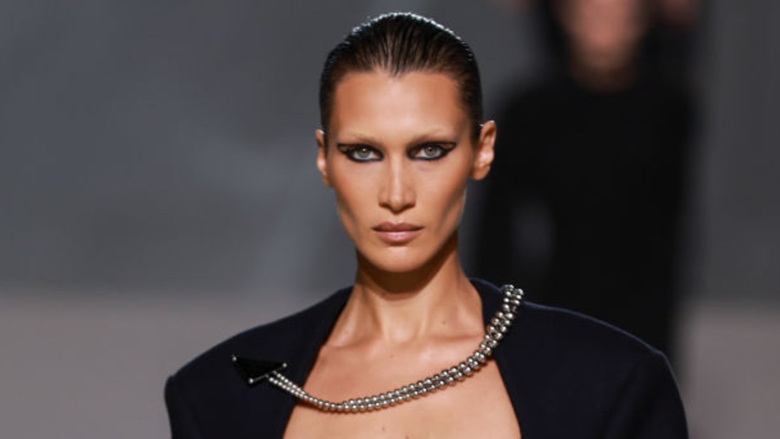 ''Buccal Fat Removal'': Experten warnen vor Beauty-OP à la Bella Hadid ...