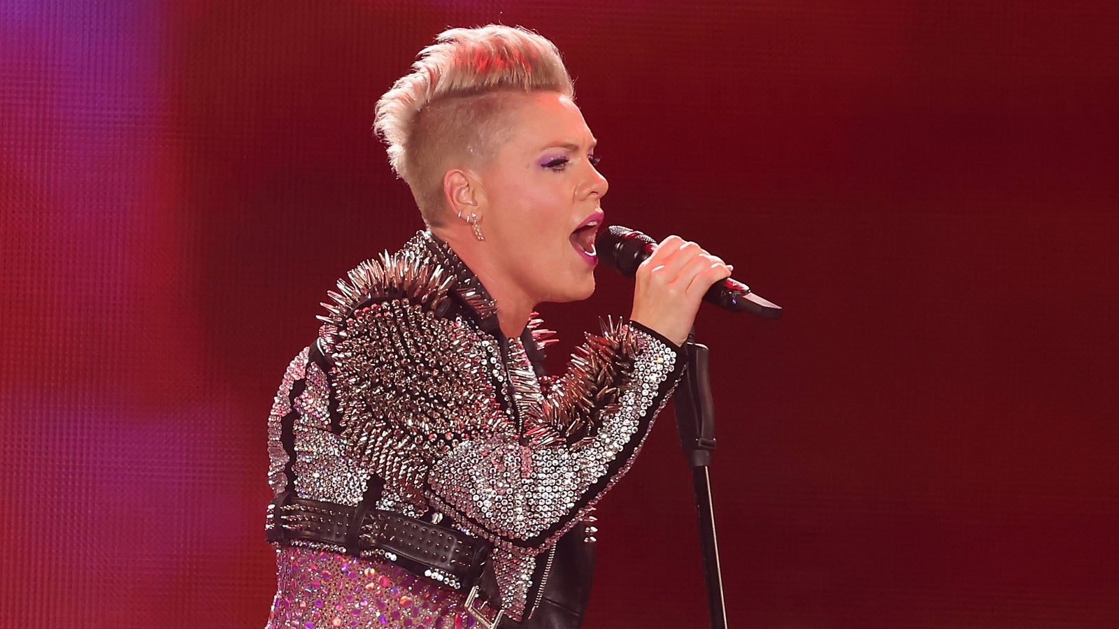 Notfall bei Pink! Popstar sagt Konzerte ab - stars24