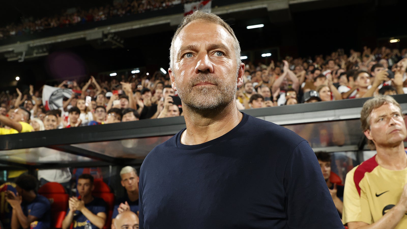 Mega-Aufreger: "Flick heil"-Banner im Auswärtsblock des FC Barcelona ...