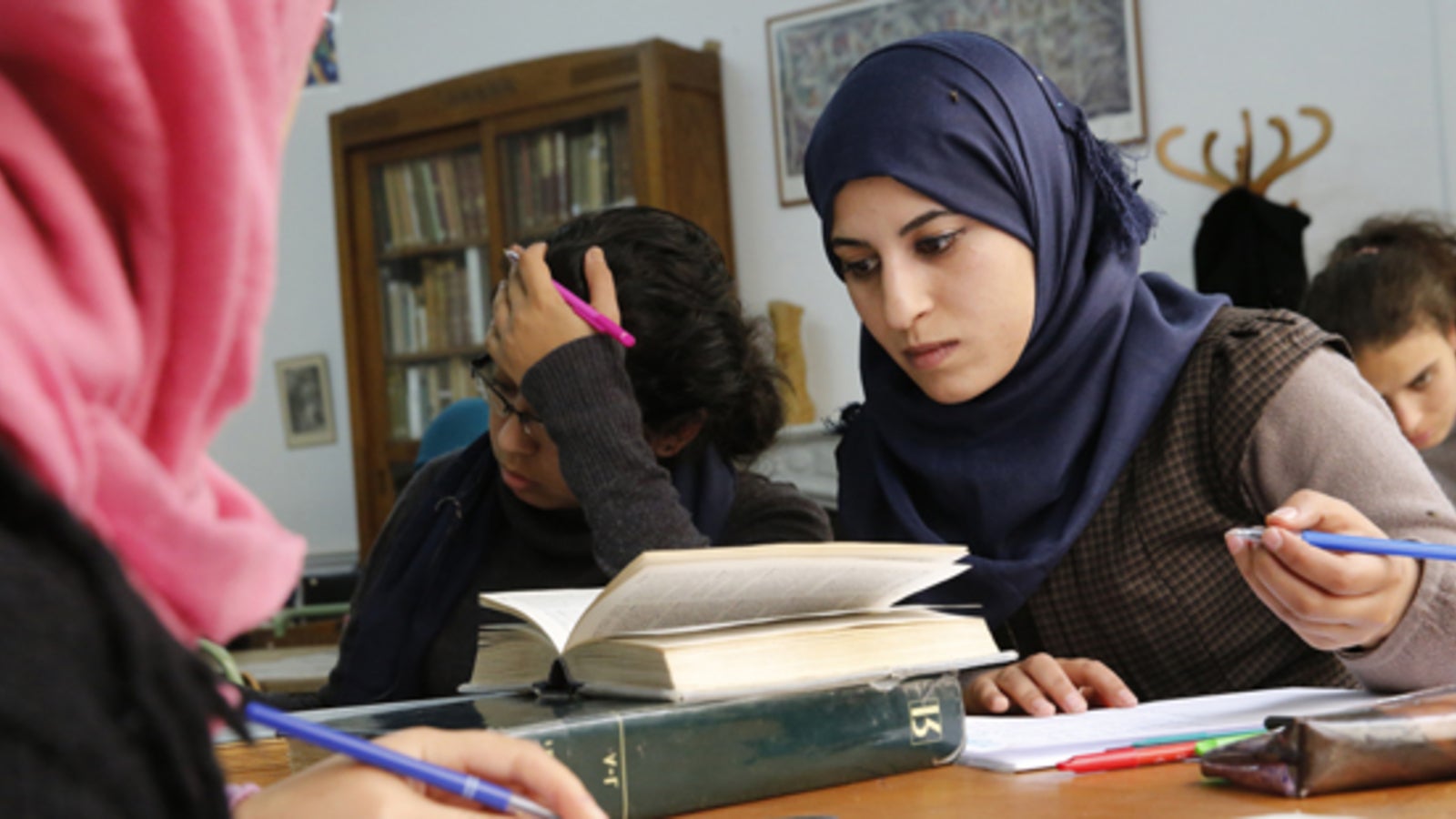 Neues Gesetz: Kopftuch-Verbot in Schule und Gericht - Politik-Live