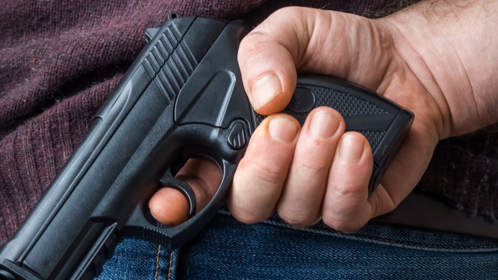 Schüler bedrohte Lehrerin mit ,,Fake-Waffe'' - oe24.at