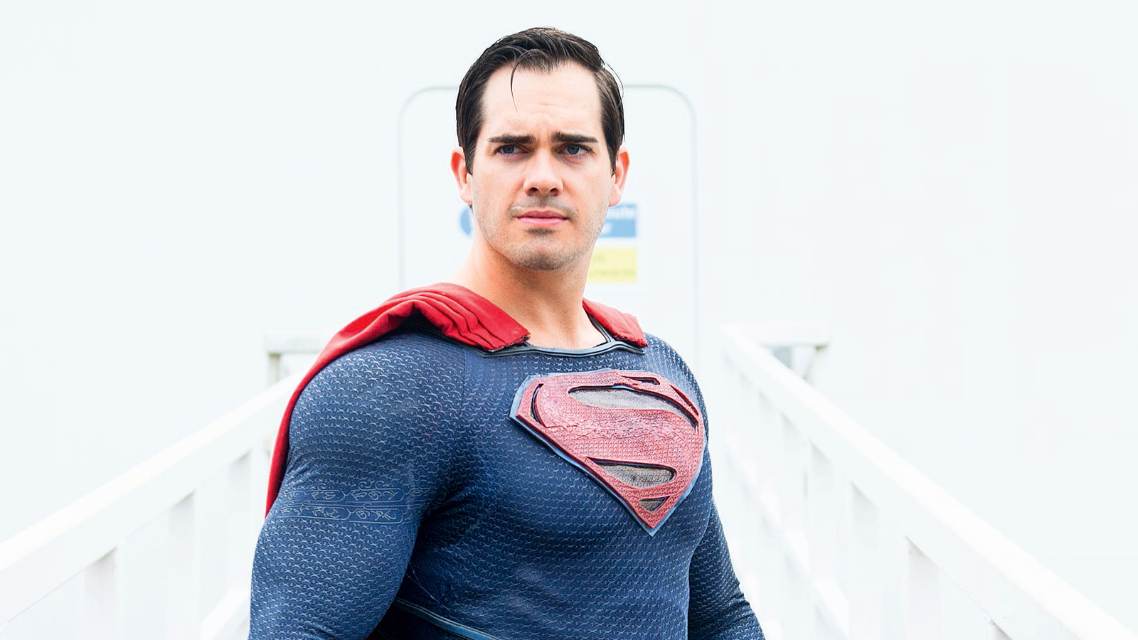 ''Superman'' zog Pistole und bedrohte zwei Männer - oe24.at