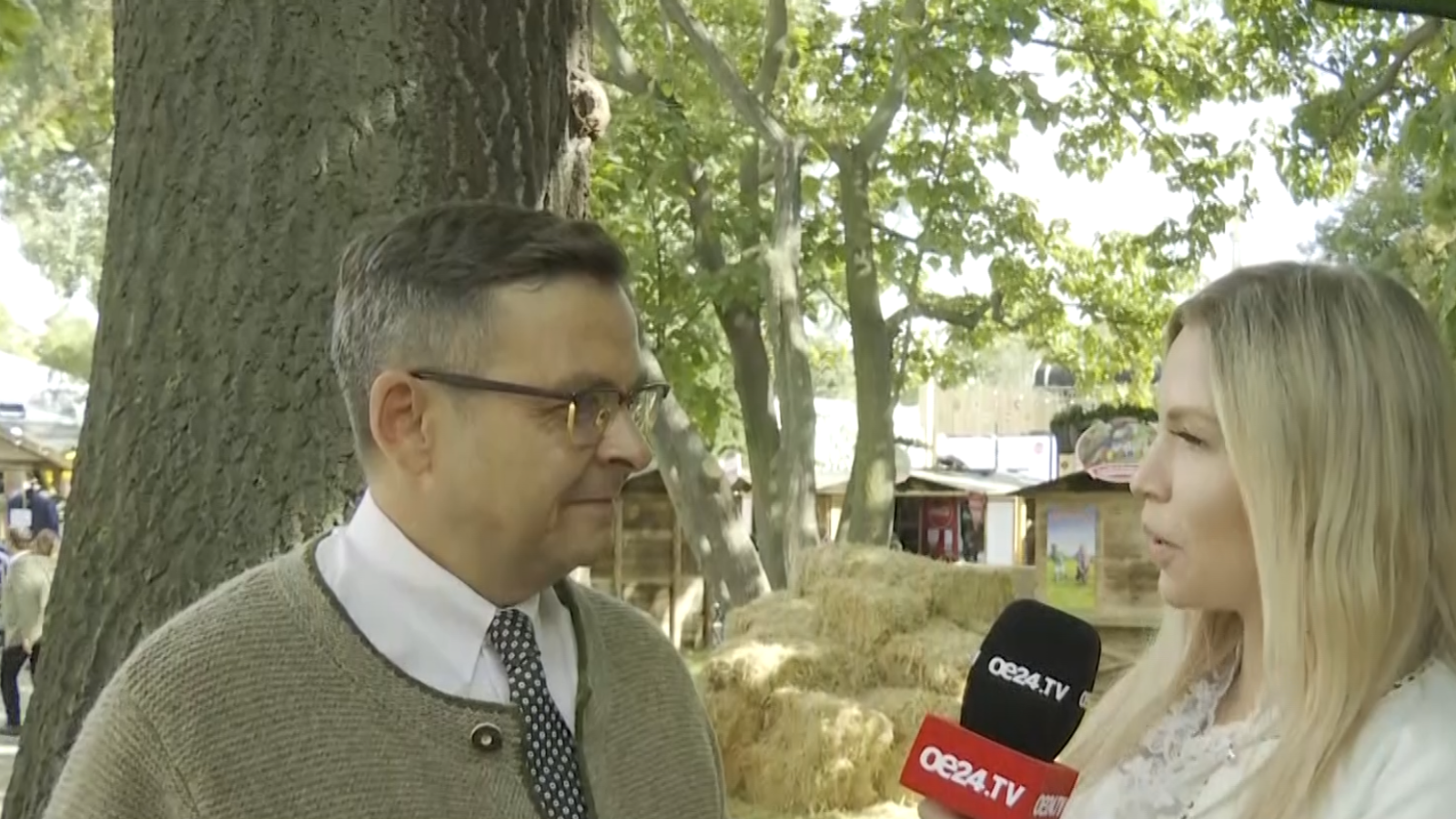 Gerald Grosz bei Eröffnung der Kaiser Wiesn - oe24.tv