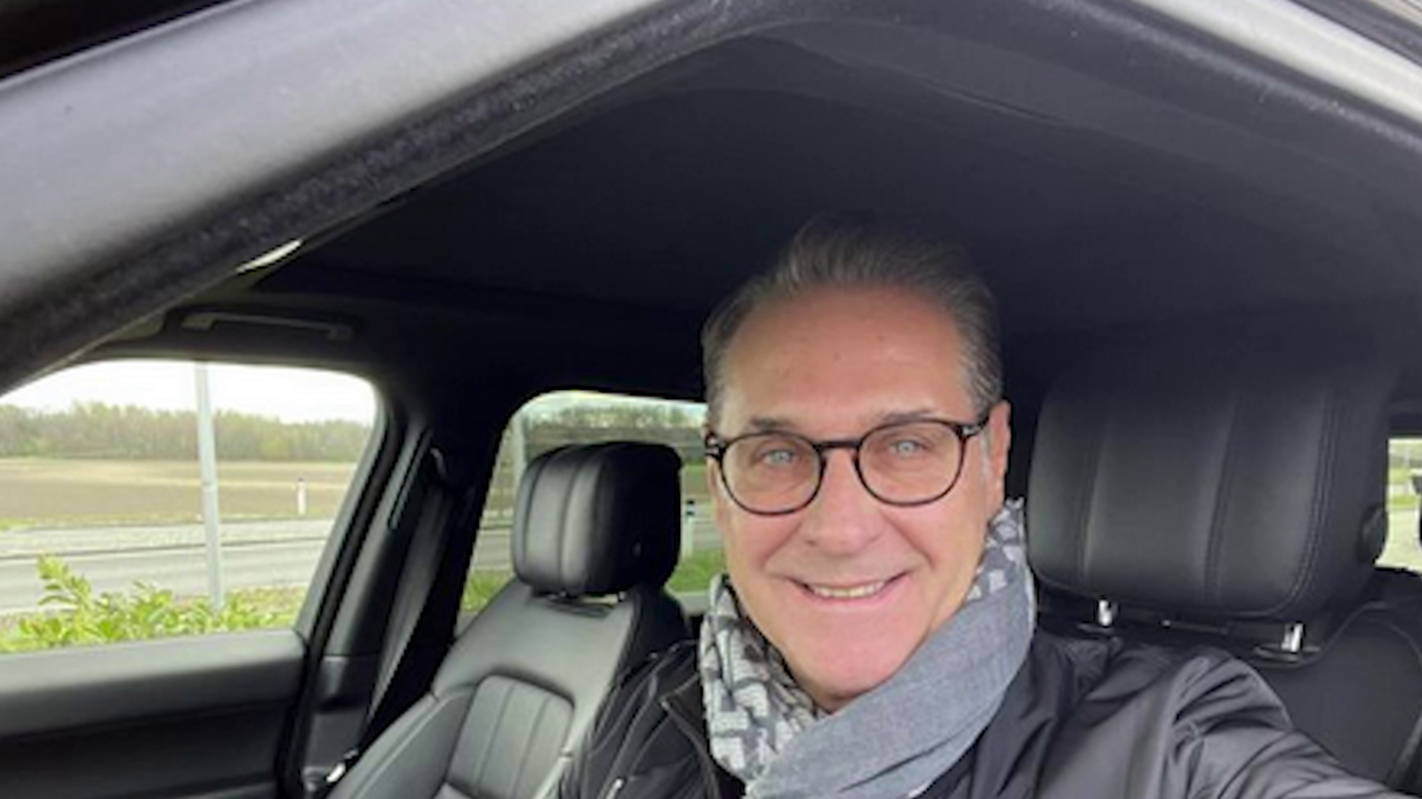 HC-Strache: Protz-Selfie mit fetter Luxus-Karre - oe24.tv